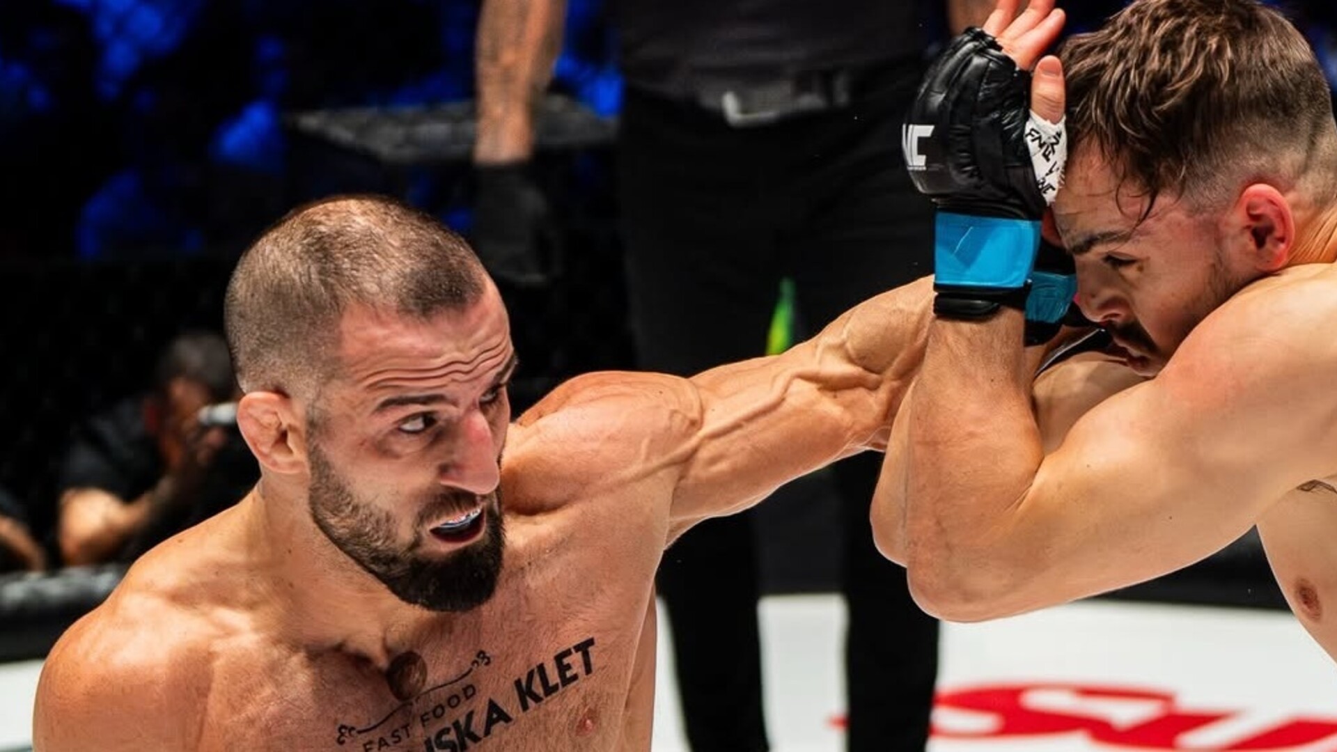 VIDEO Herojska izvedba Antuna Račića: Primio tri udarca u međunožje, s bolnom grimasom nastavio ...