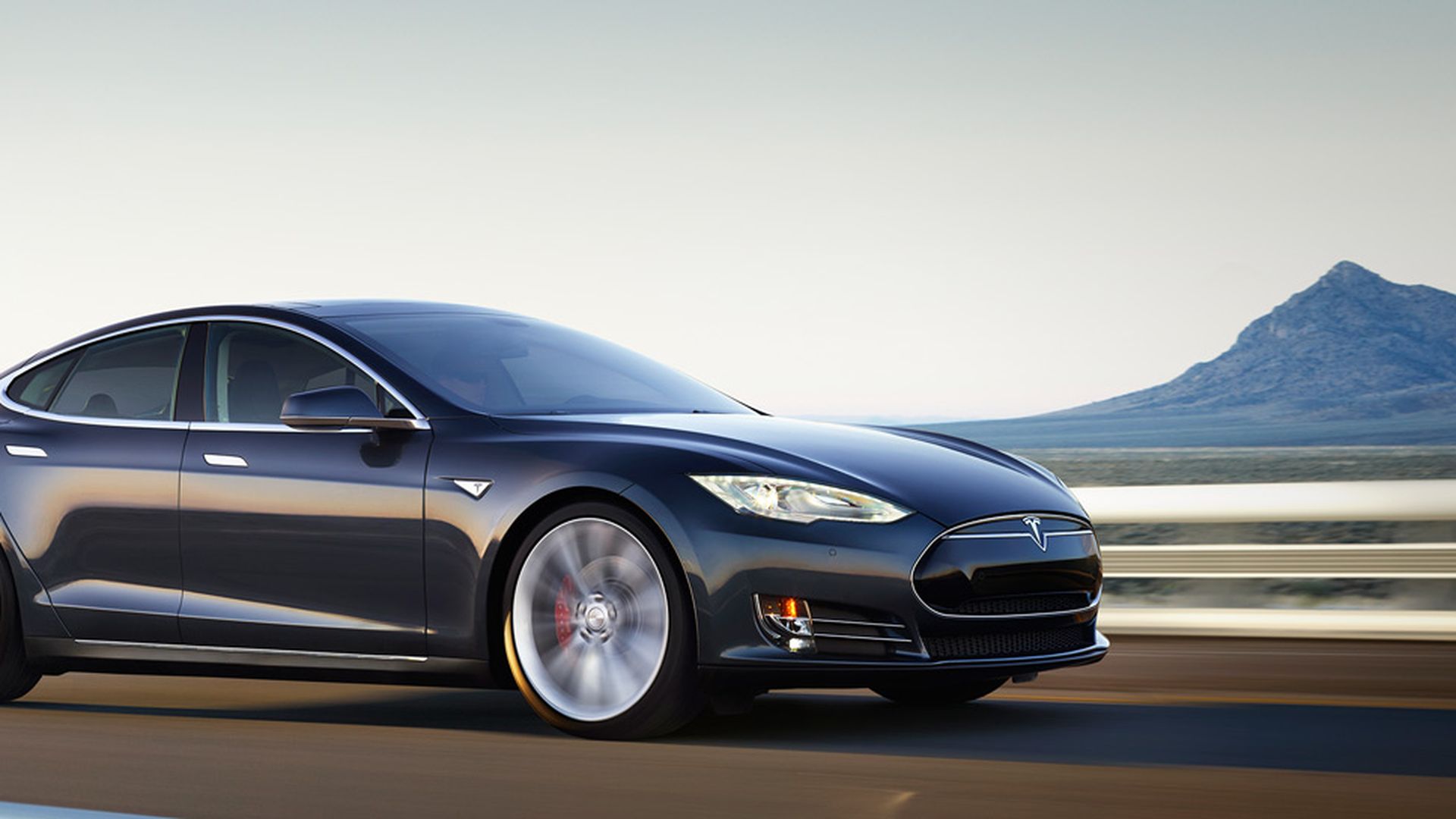 Tesla predstavio novi unaprijeđeni Model S koji će nositi dodatni naziv ...