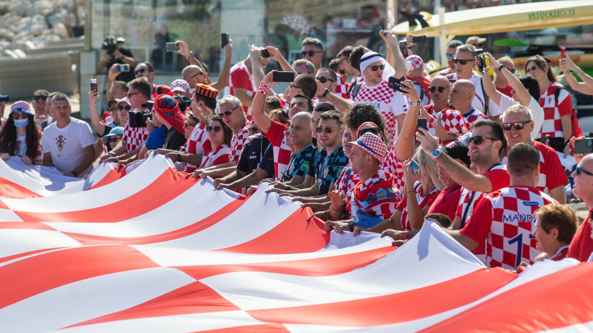 Ispisana je povijest hrvatskog nogometa: Stadion za Vatrene rasprodan u ...