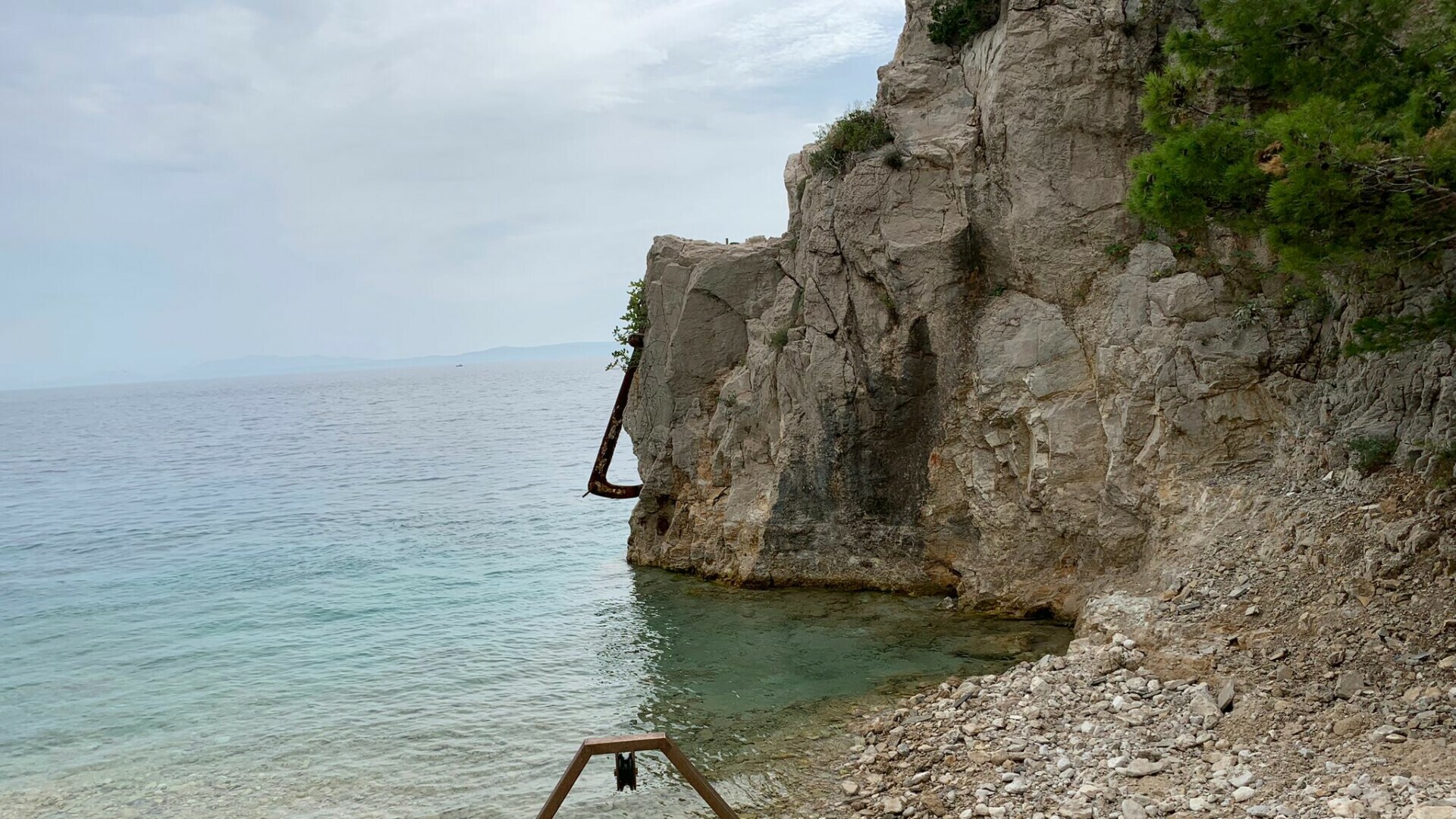 Srušene bespravne građevine u Vruji: Pogledajte stanje prije i nakon ...