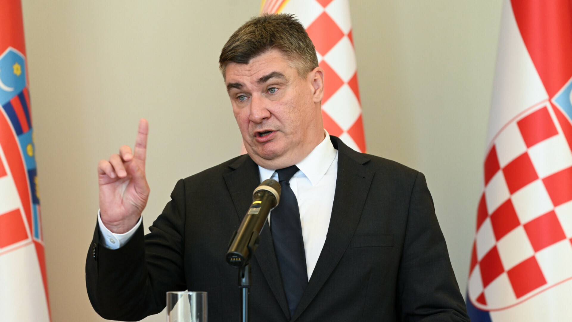 Milanović reagirao na protjerivanje hrvatskog diplomata iz Beograda ... Milanović reagirao na protjerivanje hrvatskog diplomata iz Beograda ...