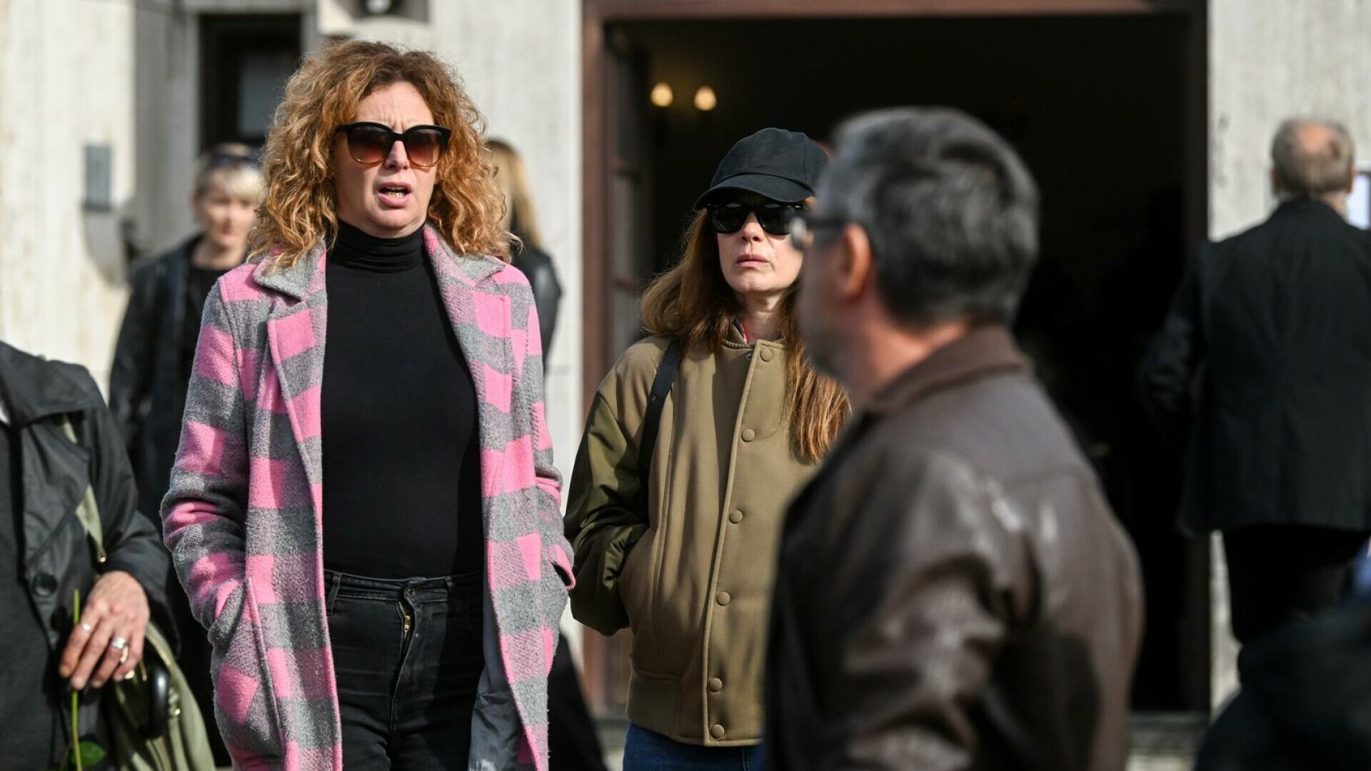 Brojni poznati kolege i prijatelji došli su na vječni počinak ispratiti ...