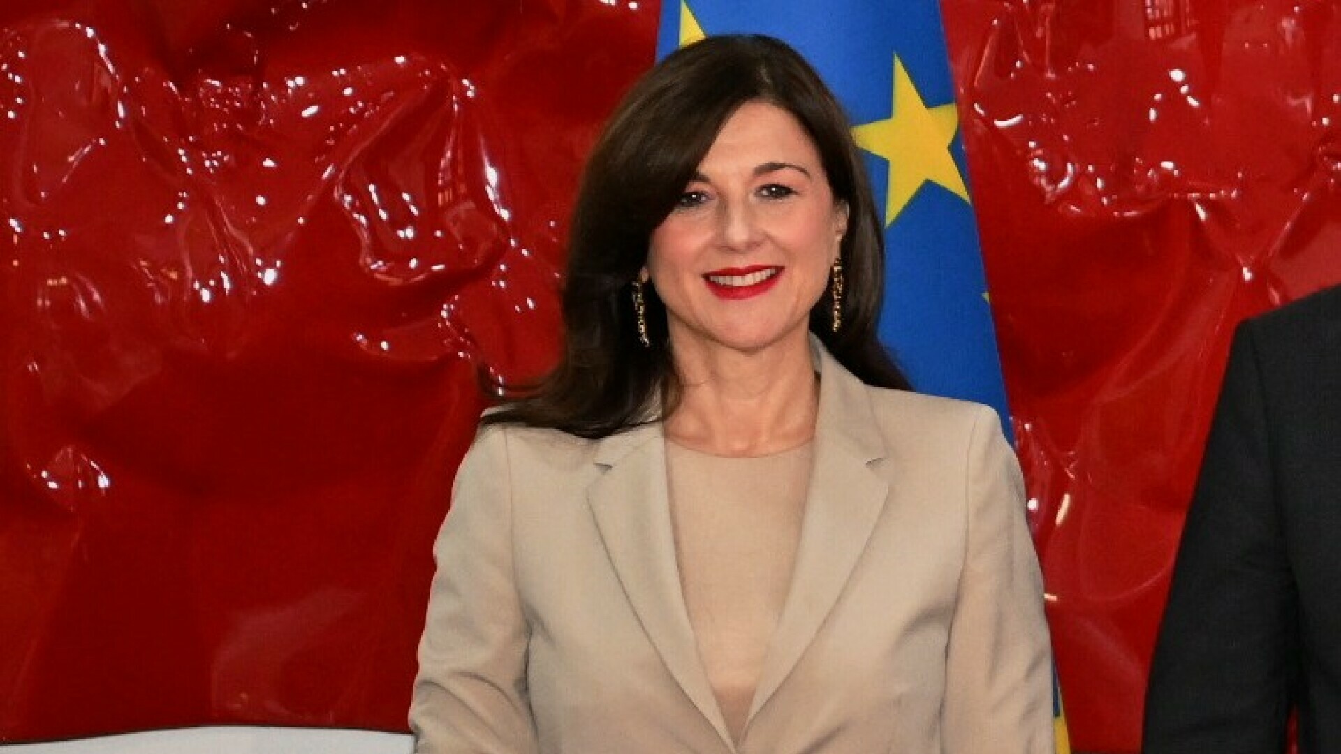 Elegantno izdanje Sanje Musić Milanović za posjet Albaniji