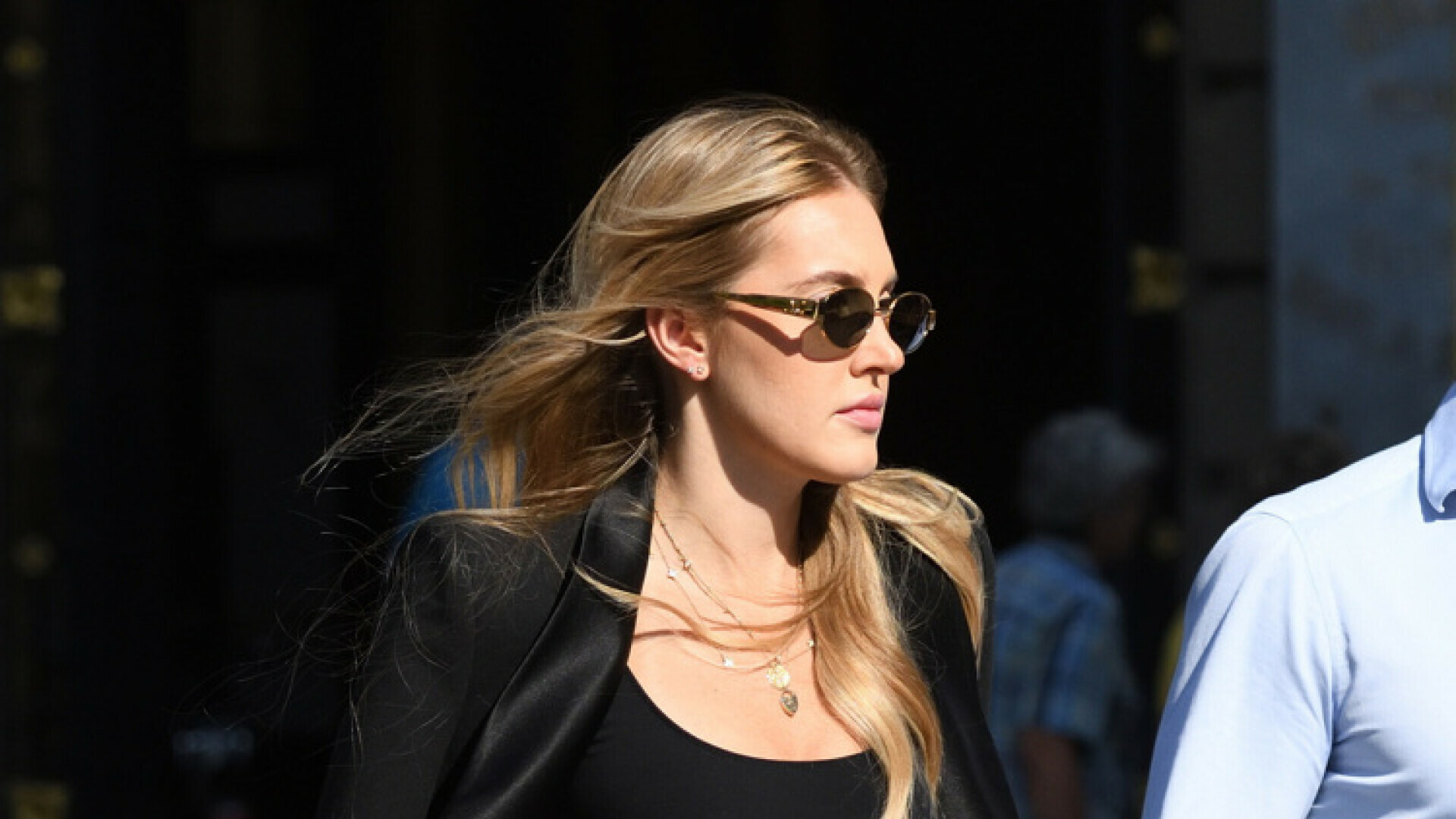 Anu Gruicu u šetnji s mužem zasjenila je njegova zgodna kći koja je ...