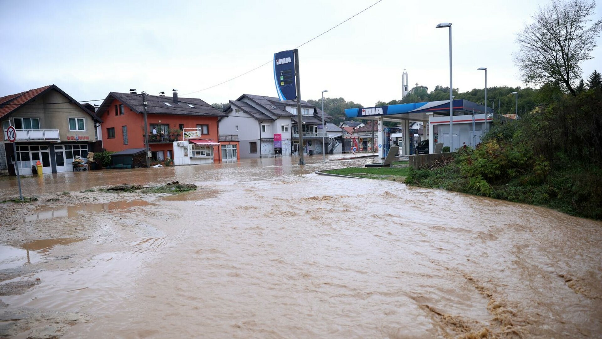 FOTO/VIDEO Povećao se broj poginulih, a mnogi naslućuju uzrok ...