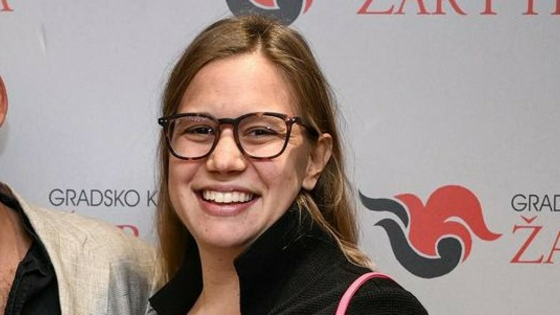 Naša glumica ne skida osmijeh uz novopečenog supruga, pokazala je i ...