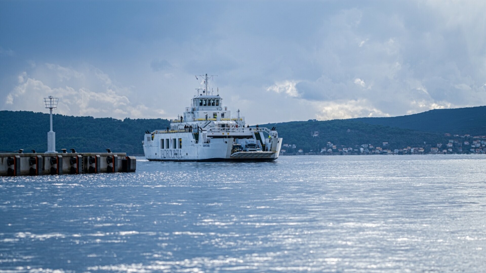 Pala je rampa na trajektu Supetar! Evo što kažu iz Jadrolinije