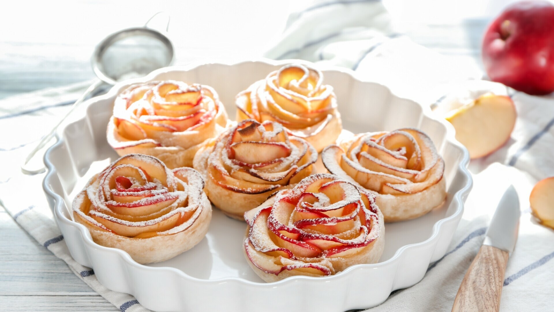 Ružice s jabukama: Jednostavni recept za desert koji miriše na kraj ljeta