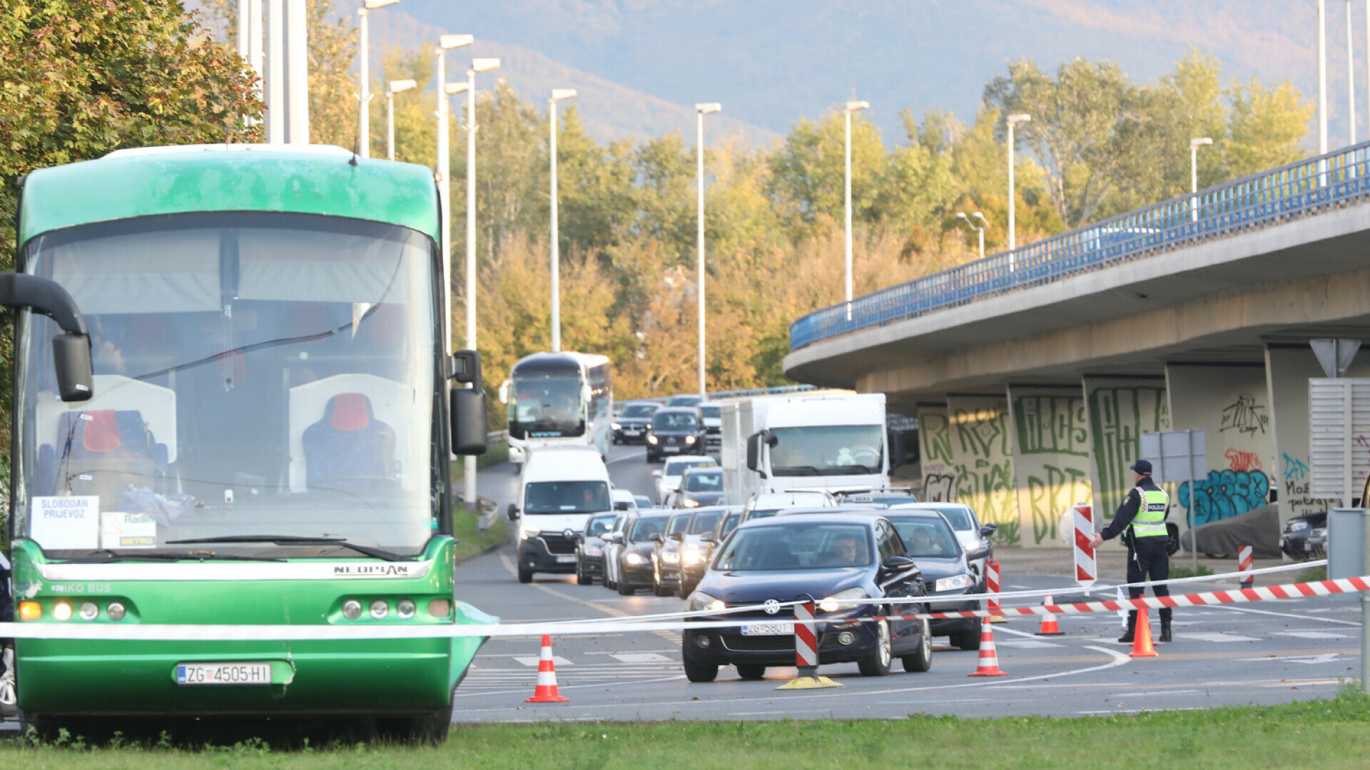 FOTO Svjedok strašne nesreće u Zagrebu: "Vozač je nakon sudara ispao iz autobusa, koji je ...