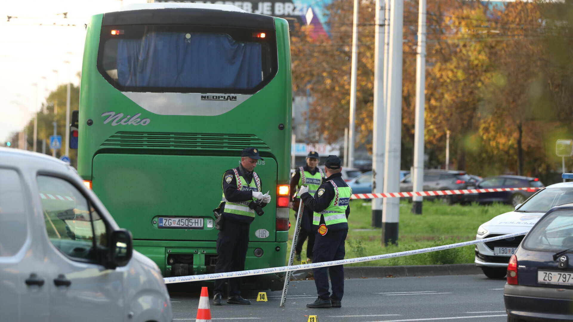 U sudaru tramvaja i autobusa u Zagrebu jedna osoba poginula