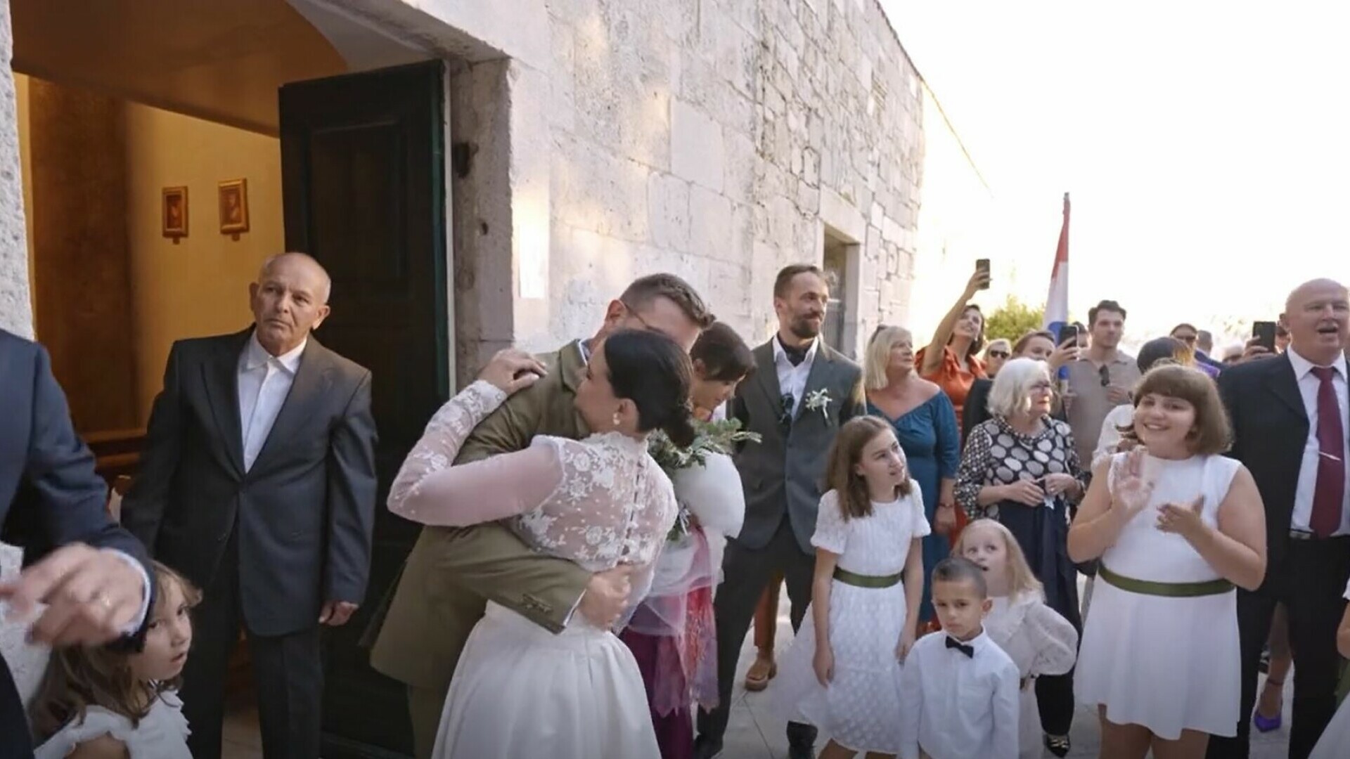 Anamarija Asanović pozirala s novopečenim suprugom, a kod nje je uočljiva i još jedna lijepa ...