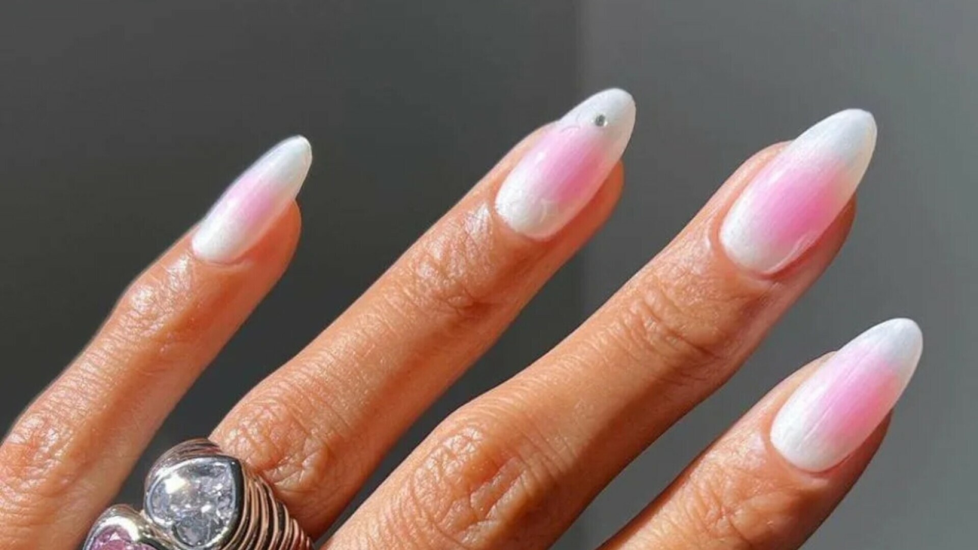 Trendi manikura s posebno lijepim i nježnim efektom