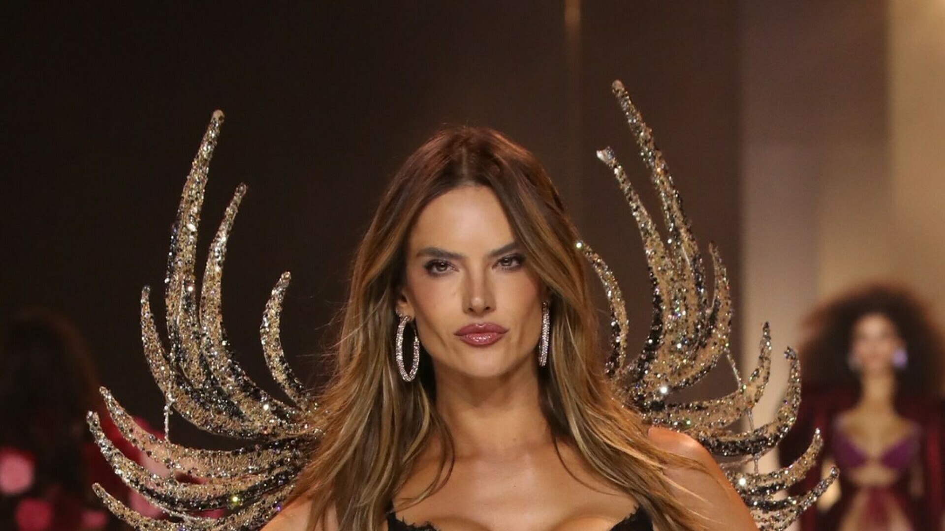 Ni novi dečko ove ljepotice nije uspio zasjeniti njezino izdanje u baš ...