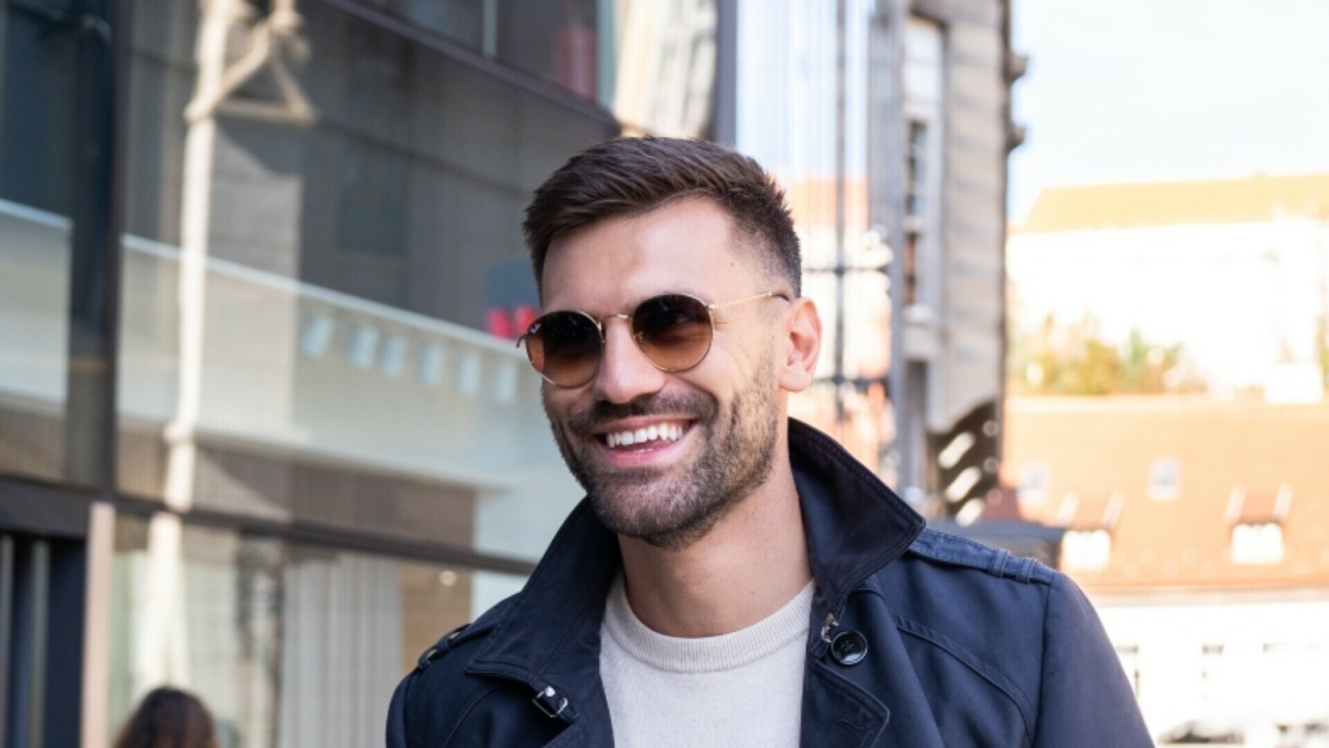 Muškarac iz centra Zagreba osvaja osmijehom, a njegov kul stav tako mu ...