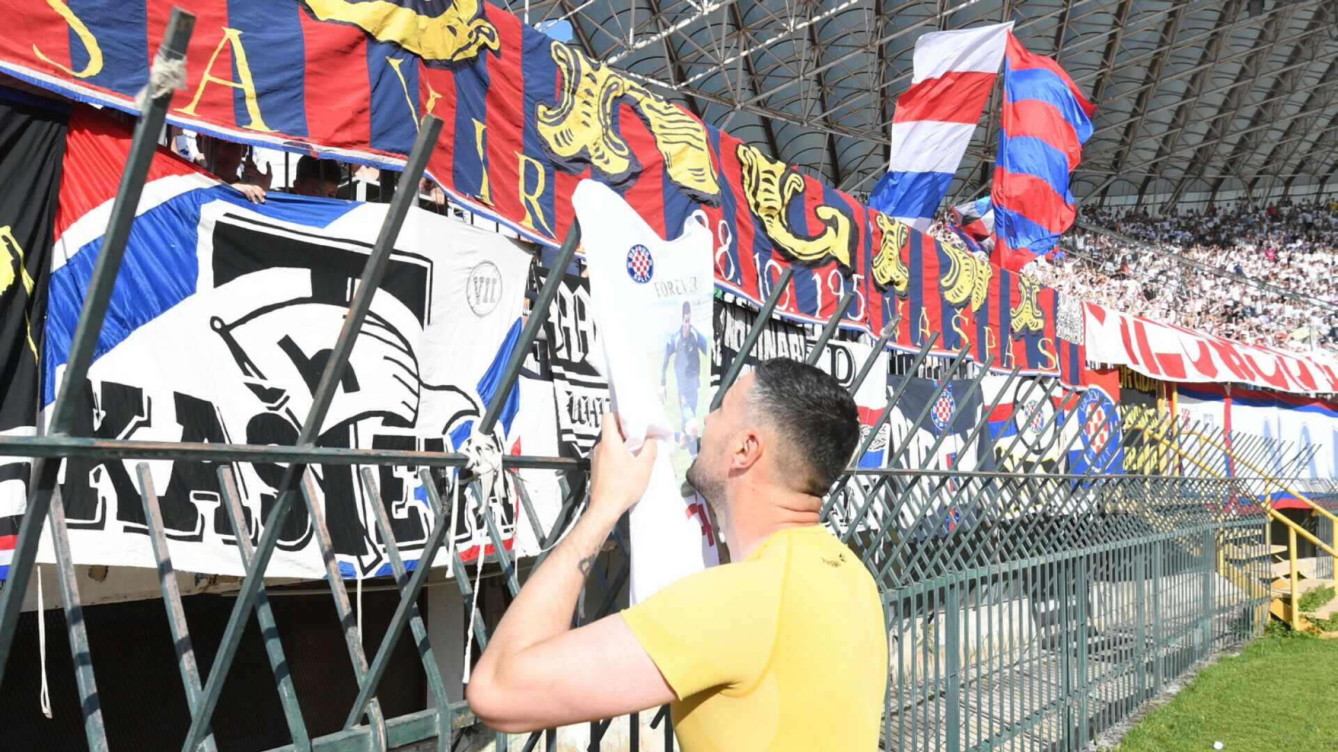 FOTO Legendarni Vatreni objavio emotivnu poruku za igrača čija je smrt ...