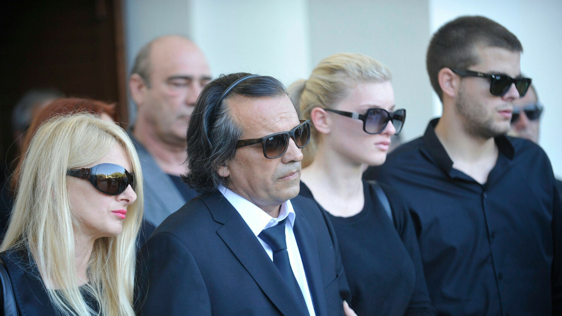 Otac Dolores Lambaše na grobu glumice 11 godina poslije njezine smrti ...