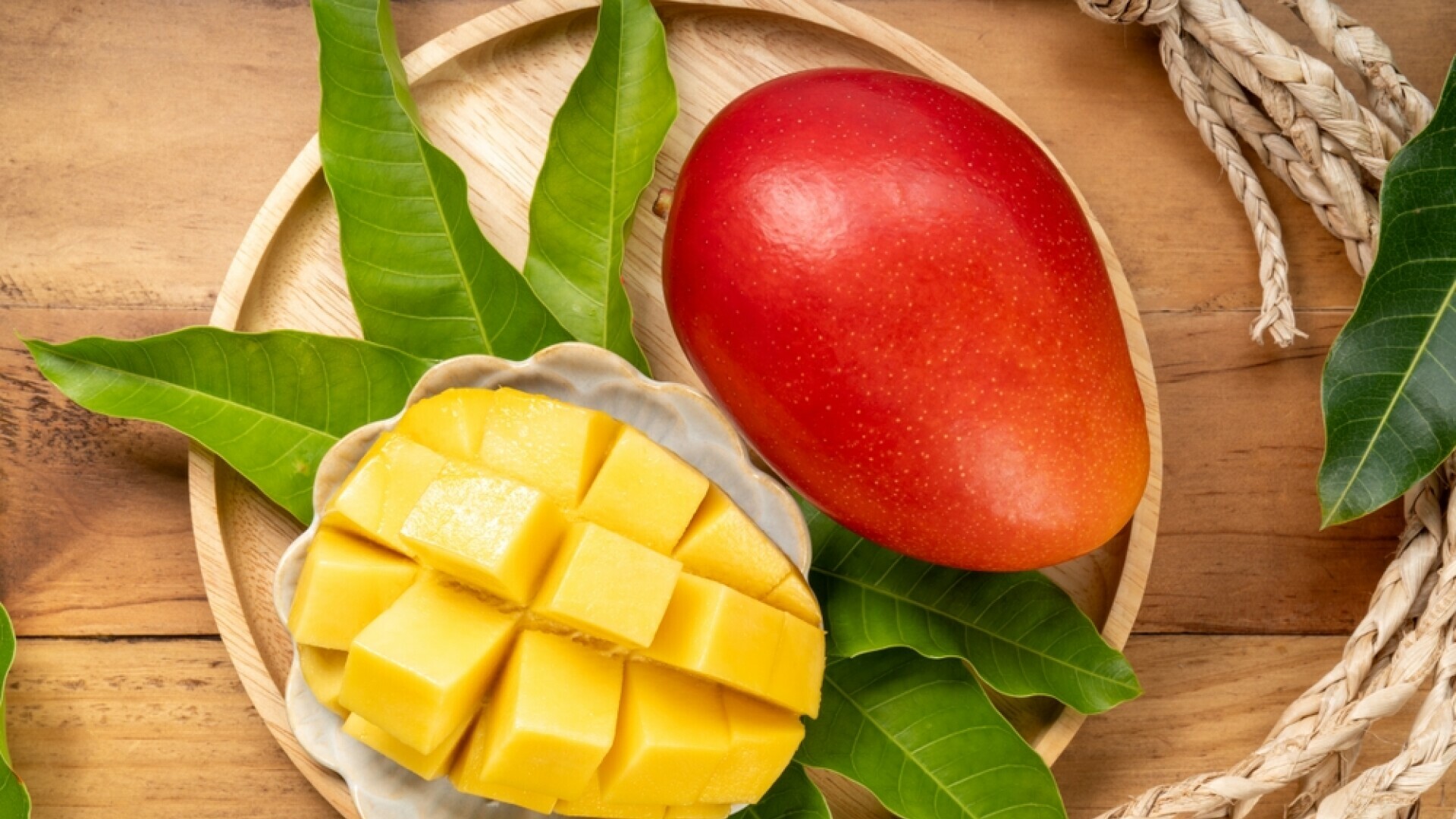 Kupili biste ga, ali ne znate što s njim? Evo kako očistiti mango za ...
