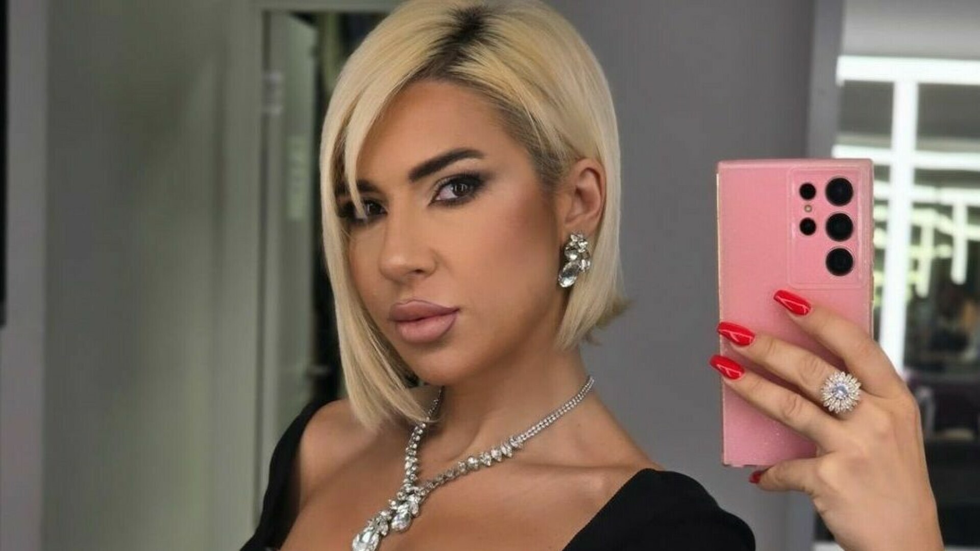 Kontroverzna srpska voditeljica ima novi imidž, promjenom se pohvalila uoči velikog životnog ...