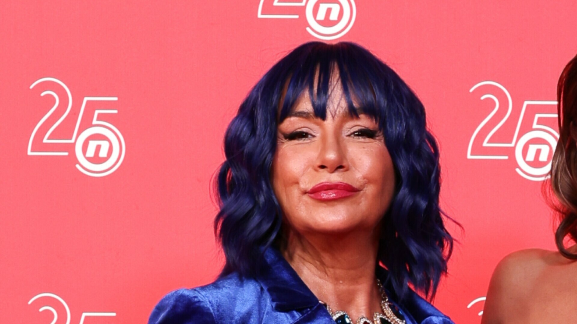 Oči vas ne varaju: Kosa Alke Vuice stvarno je plava, a i ostatak izdanja "vrišti" njezino ime