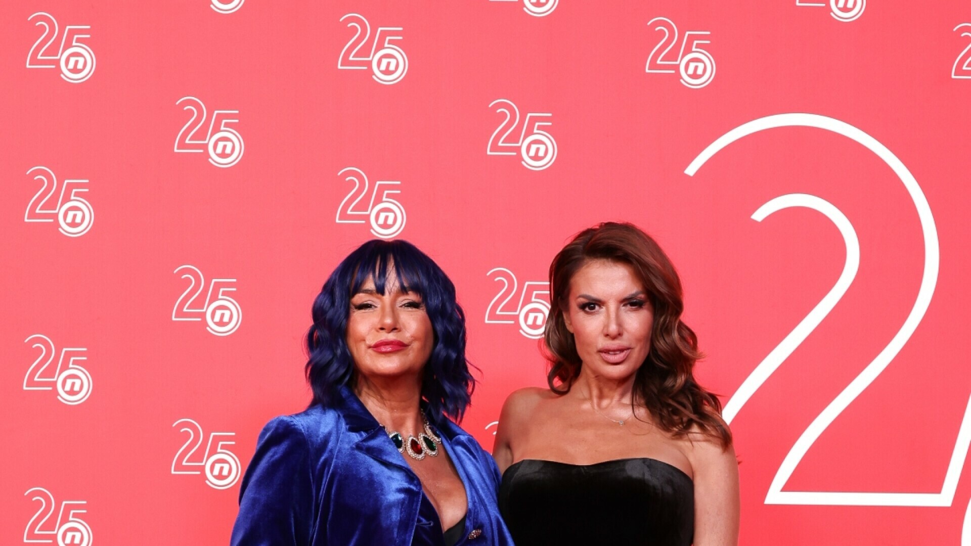 Oči vas ne varaju: Kosa Alke Vuice stvarno je plava, a i ostatak izdanja "vrišti" njezino ime