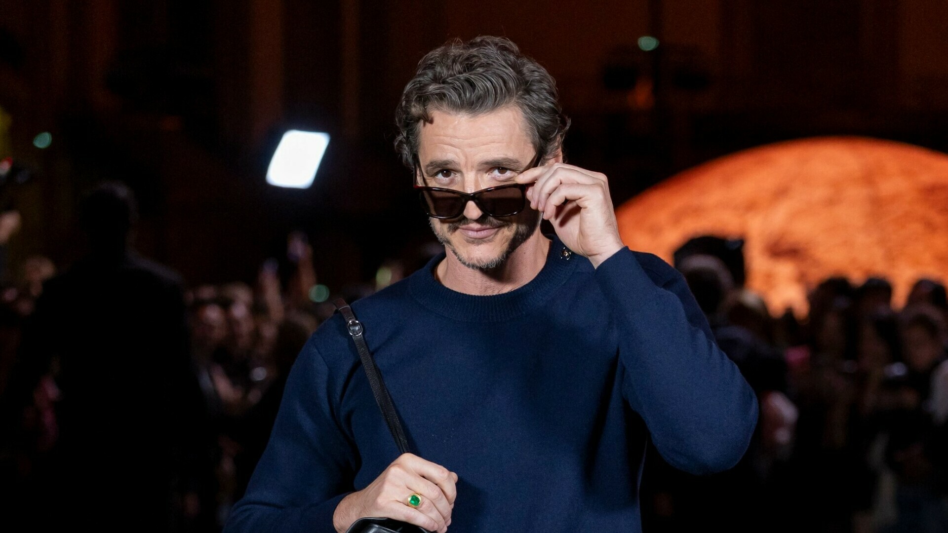 Pedro Pascal isfurao torbu na rame i pokazao muškarcima da se bezveze ...