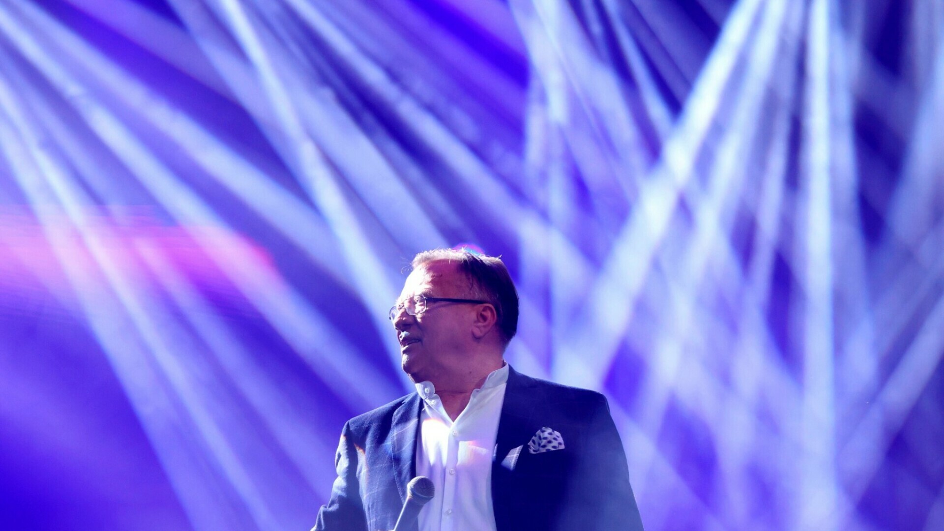 10 ljubavnih pjesama Halida Bešlića koje će se slušati iznova i iznova