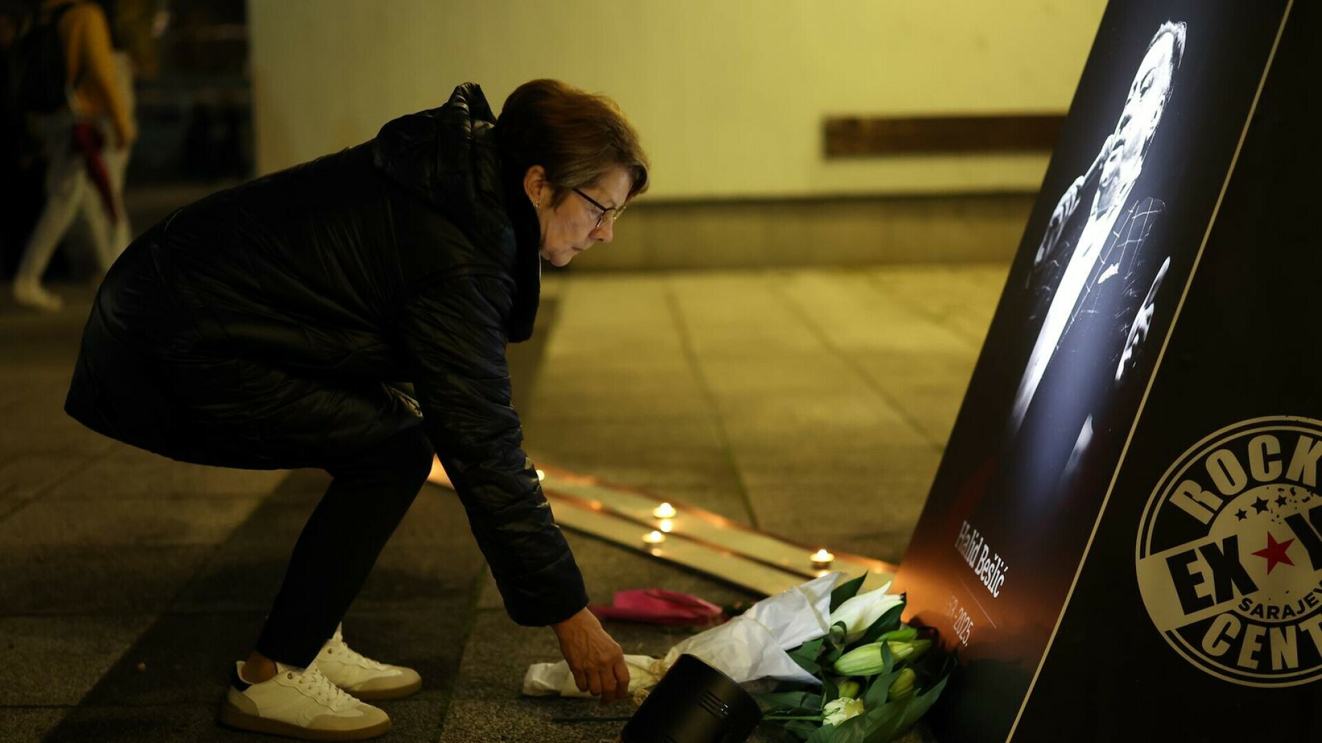 Sarajevo se oprašta od Halida Bešlića, fanovi uz pjesmu odali počast ...