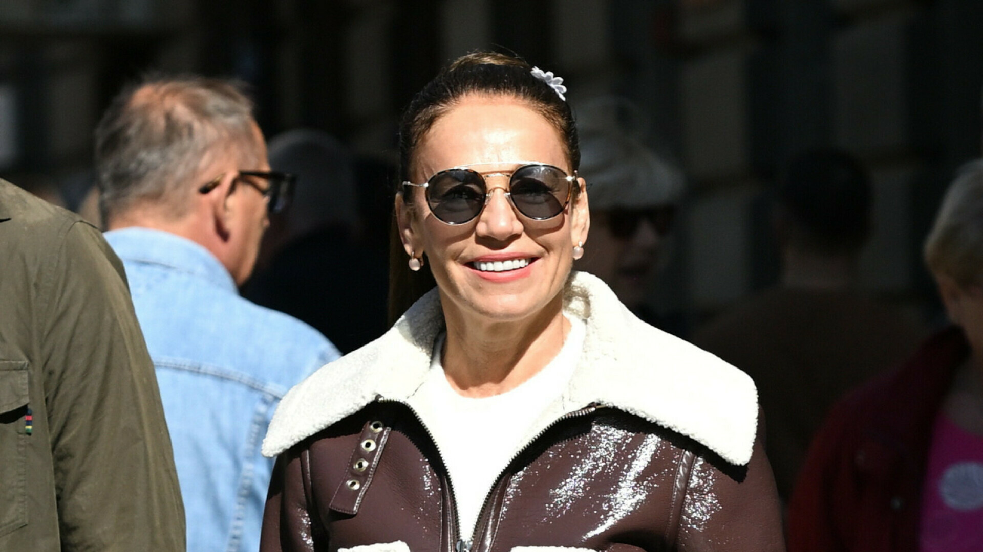 Šetnja centrom Zagreba u sandalama koje prkose jesenskoj obući, uz ...