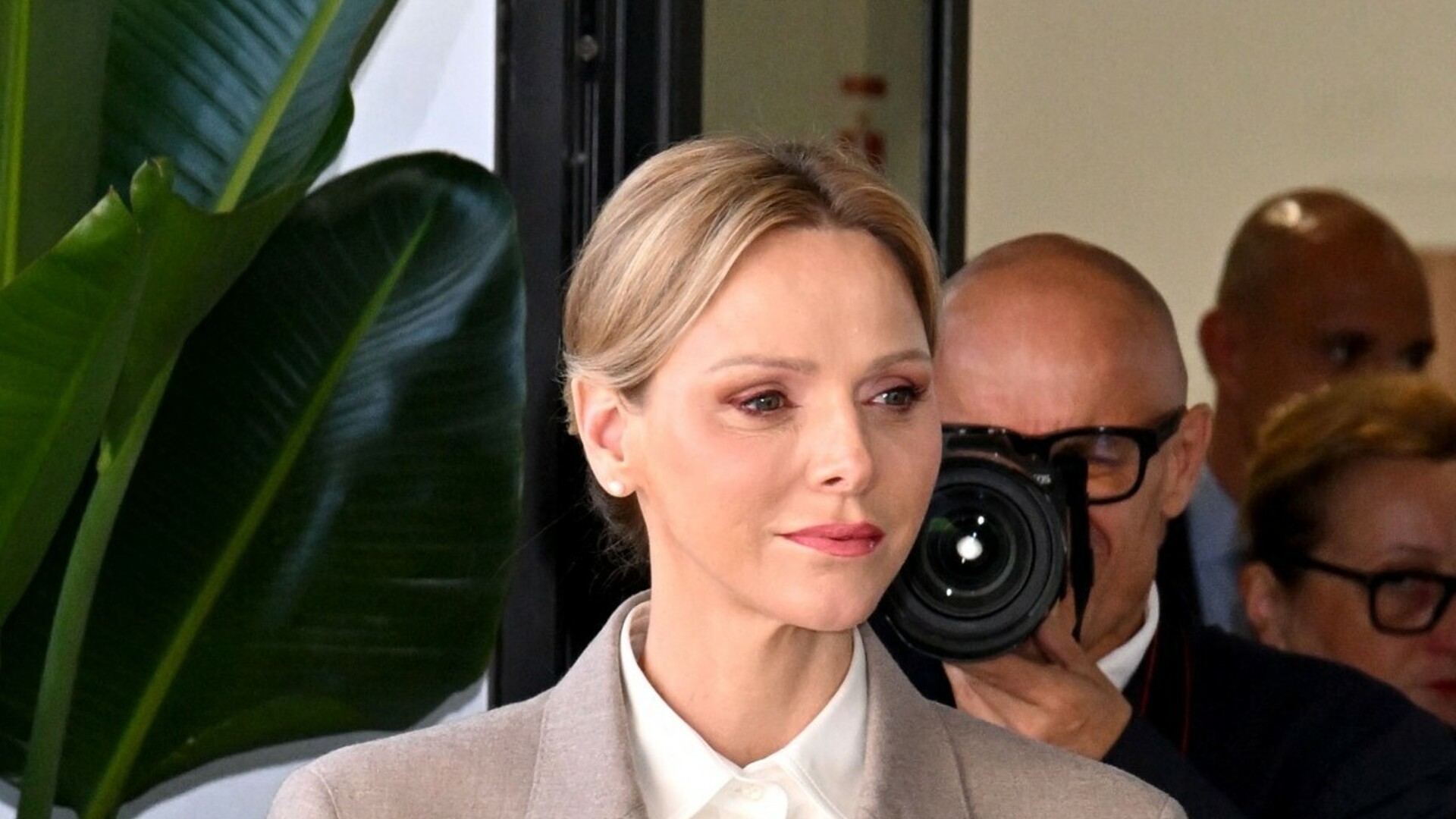 Odijelo princeze Charlene pravi je primjer elegancije, ali njezine su ...