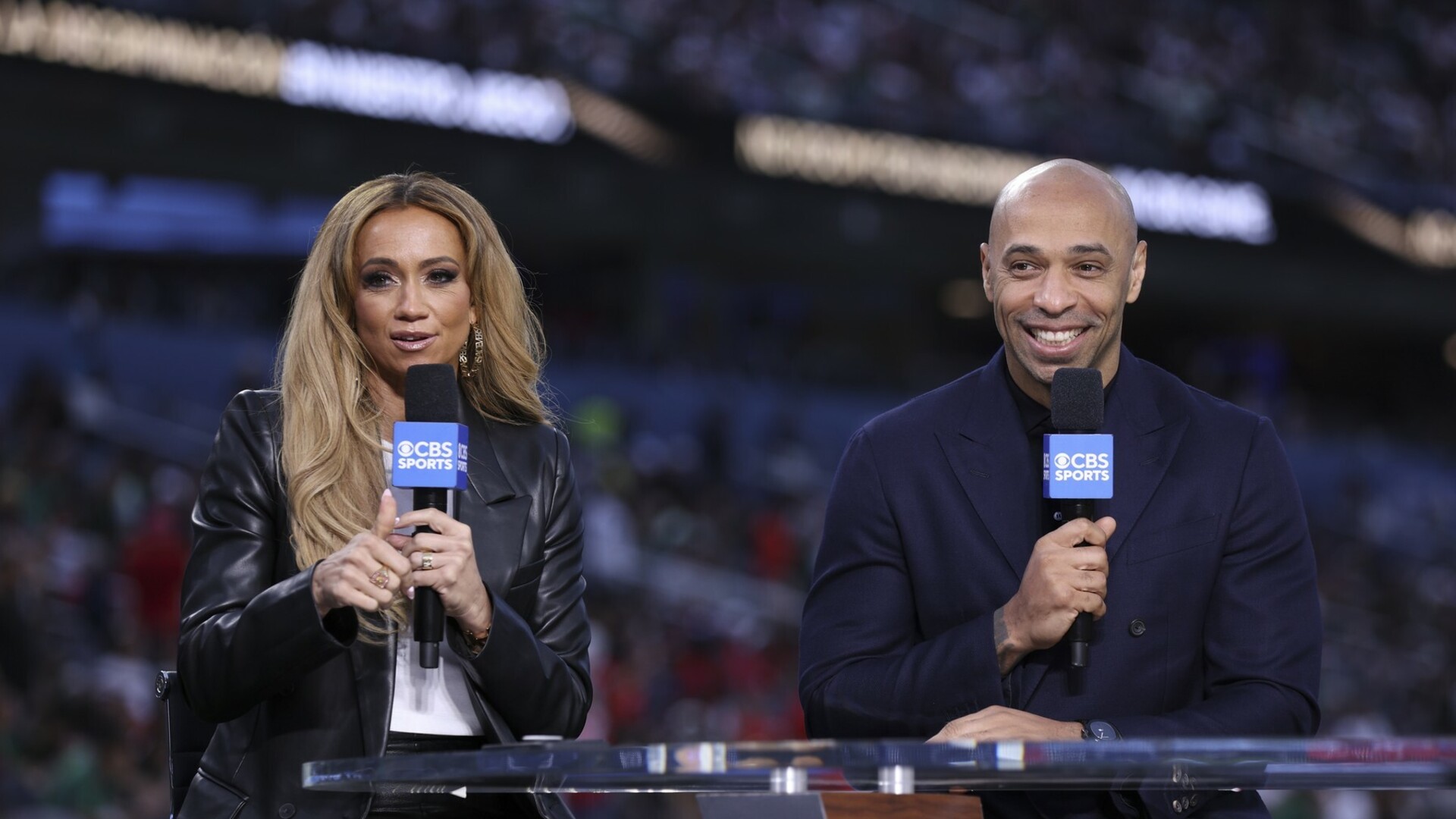 VIDEO Slavnoj voditeljici u prijenosu pukla haljina, sve je snimljeno ...