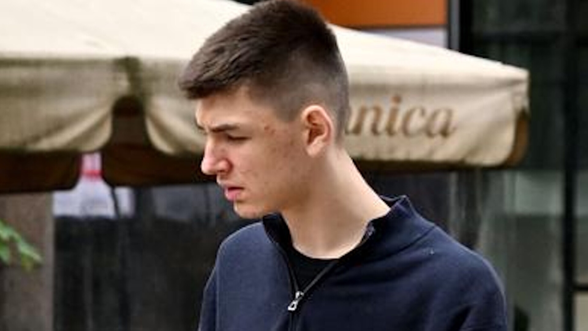 Znate li tko je ovo? Visok je 208 cm i sin je jednog od naših ...