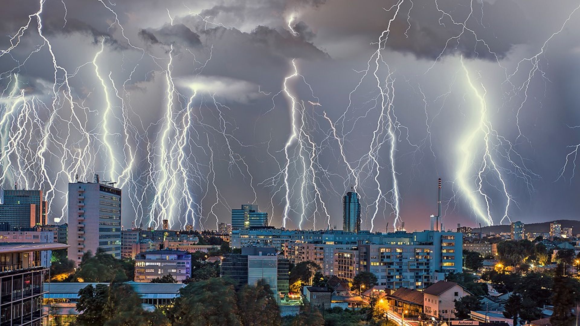 Fotografija munja nad Zagrebom u užem izboru za kalendar Svjetske ...