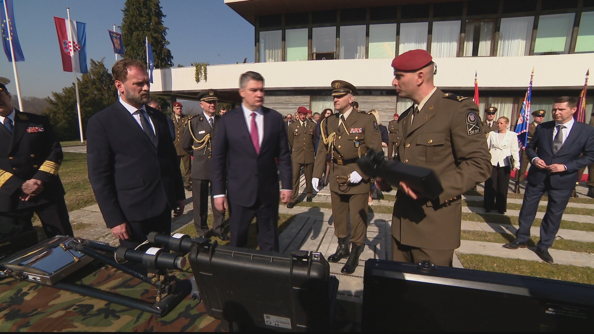 Dnevnik Nove TV doznaje: Ministarstvo obrane pripadnicima Počasno-zaštitne bojne dužno gotovo ...