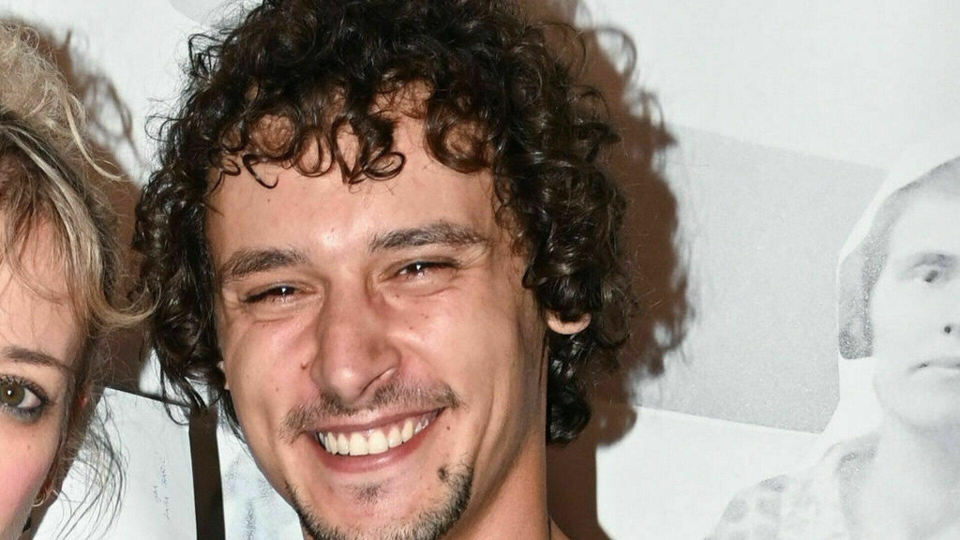 Naš zgodni glumac skriva svoj ljubavni život nakon raskida zaruka, a ...