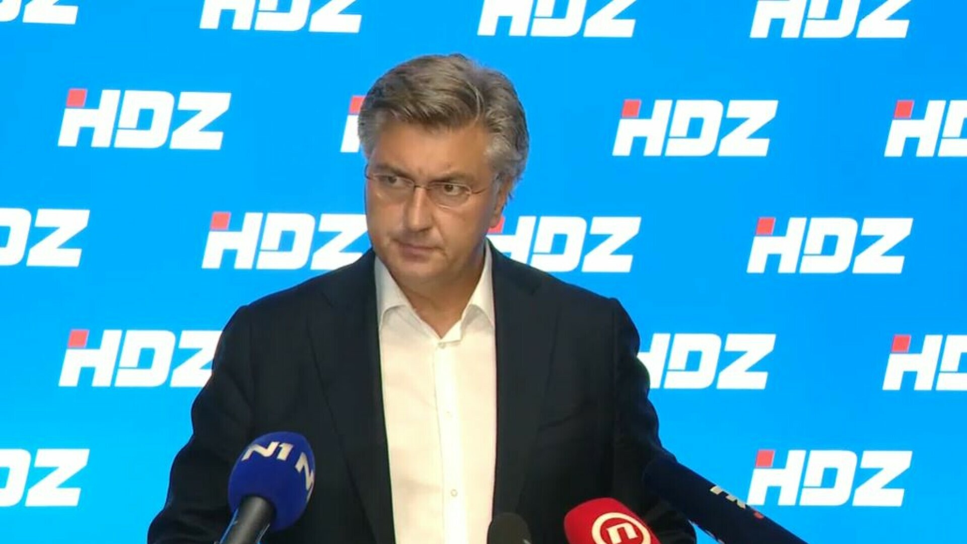 Plenković: "Sad je problem što idem brodom na otok. Što bih trebao ...