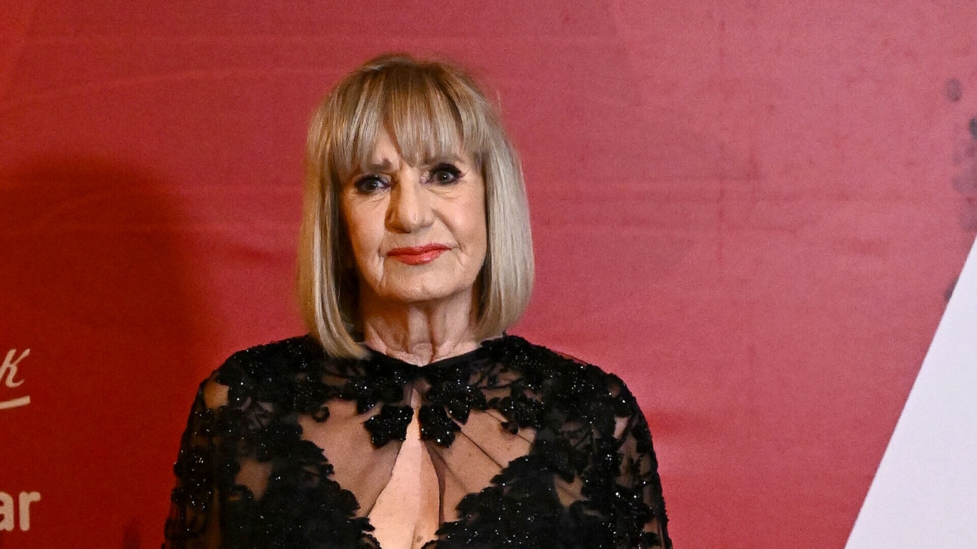Ponosna majka u divnoj krinolini: Biserka Petrović pokazala kako ...