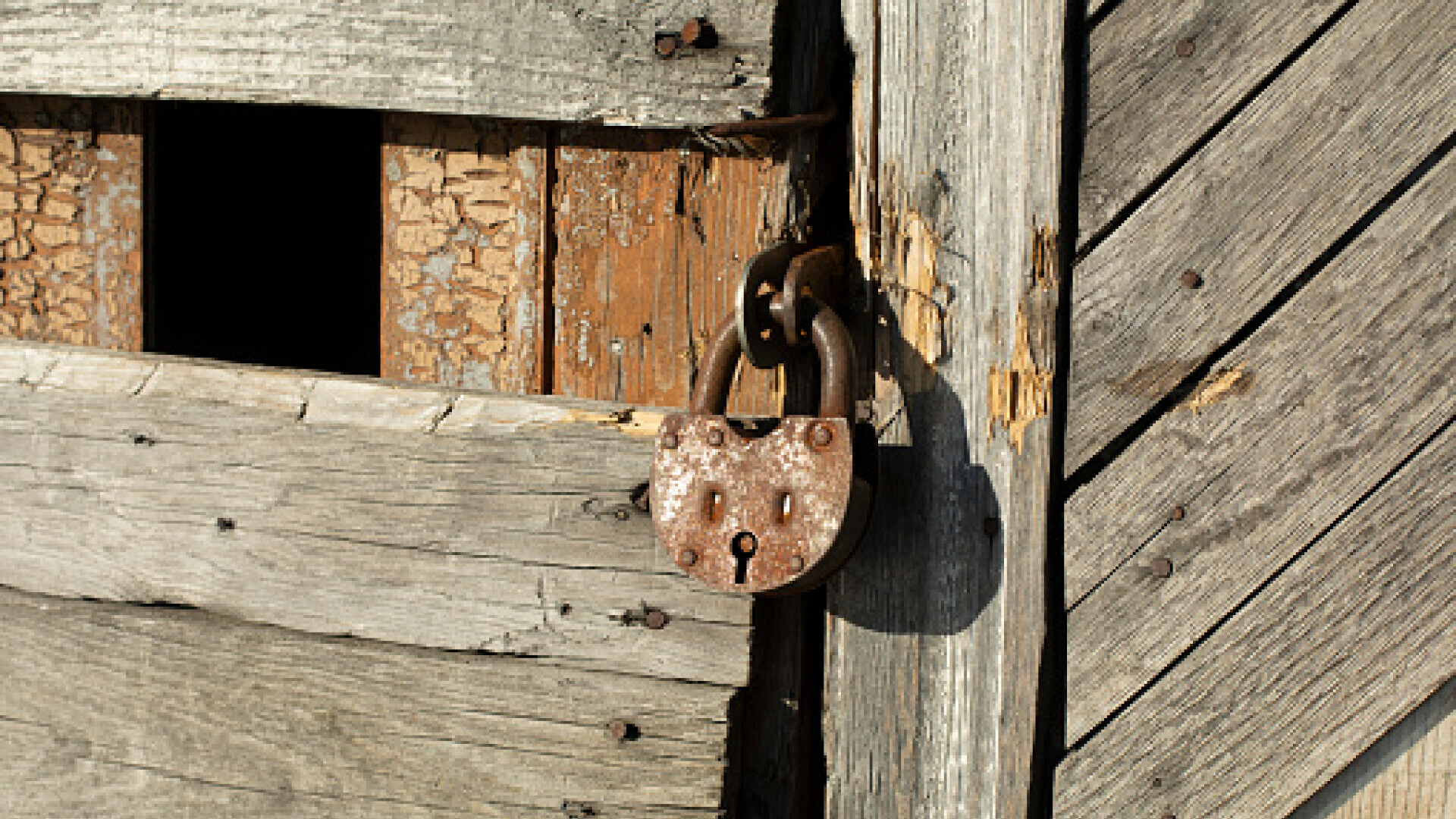 Zatočio djevojku i držao ju kao seksualnu robinju, nad njom radio ...