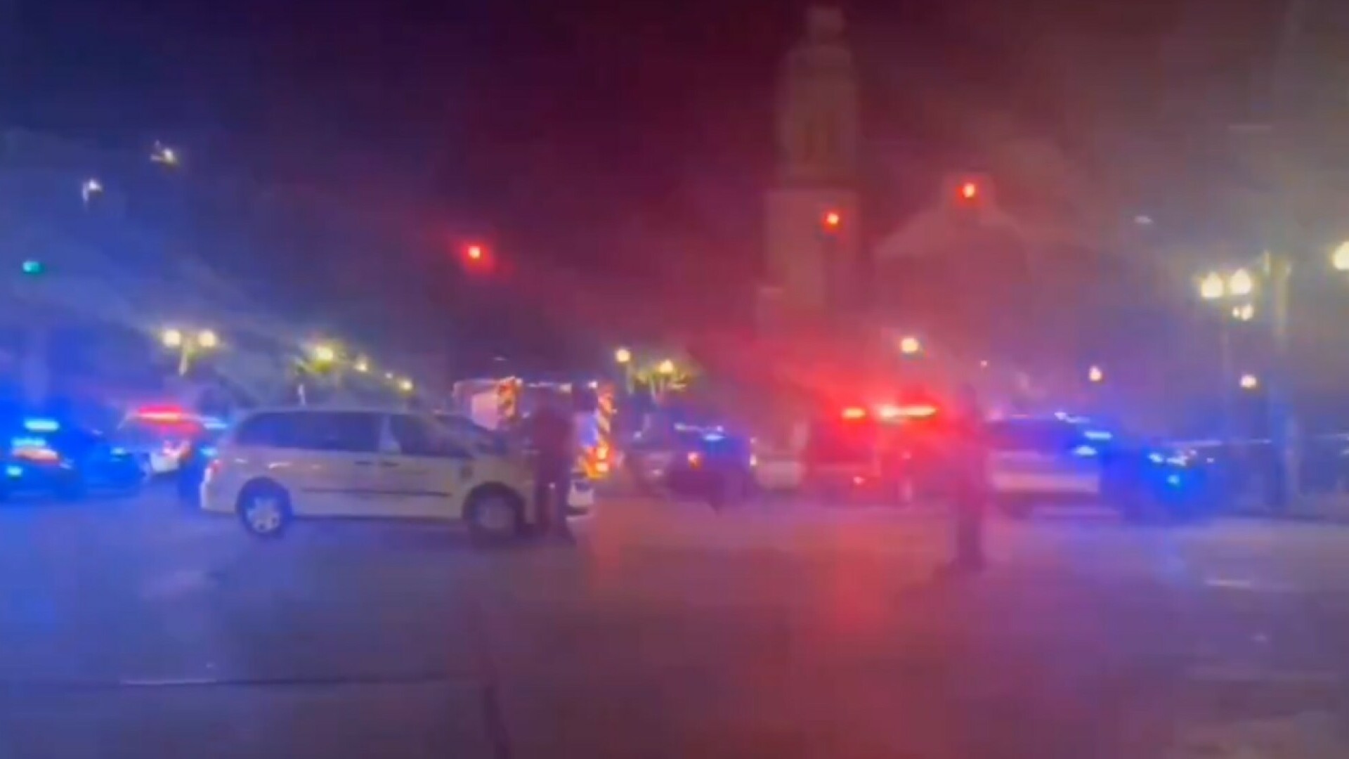 Masakr u Americi! Napadači pucali na ljude na ulici: Ima mrtvih, deseci ranjenih