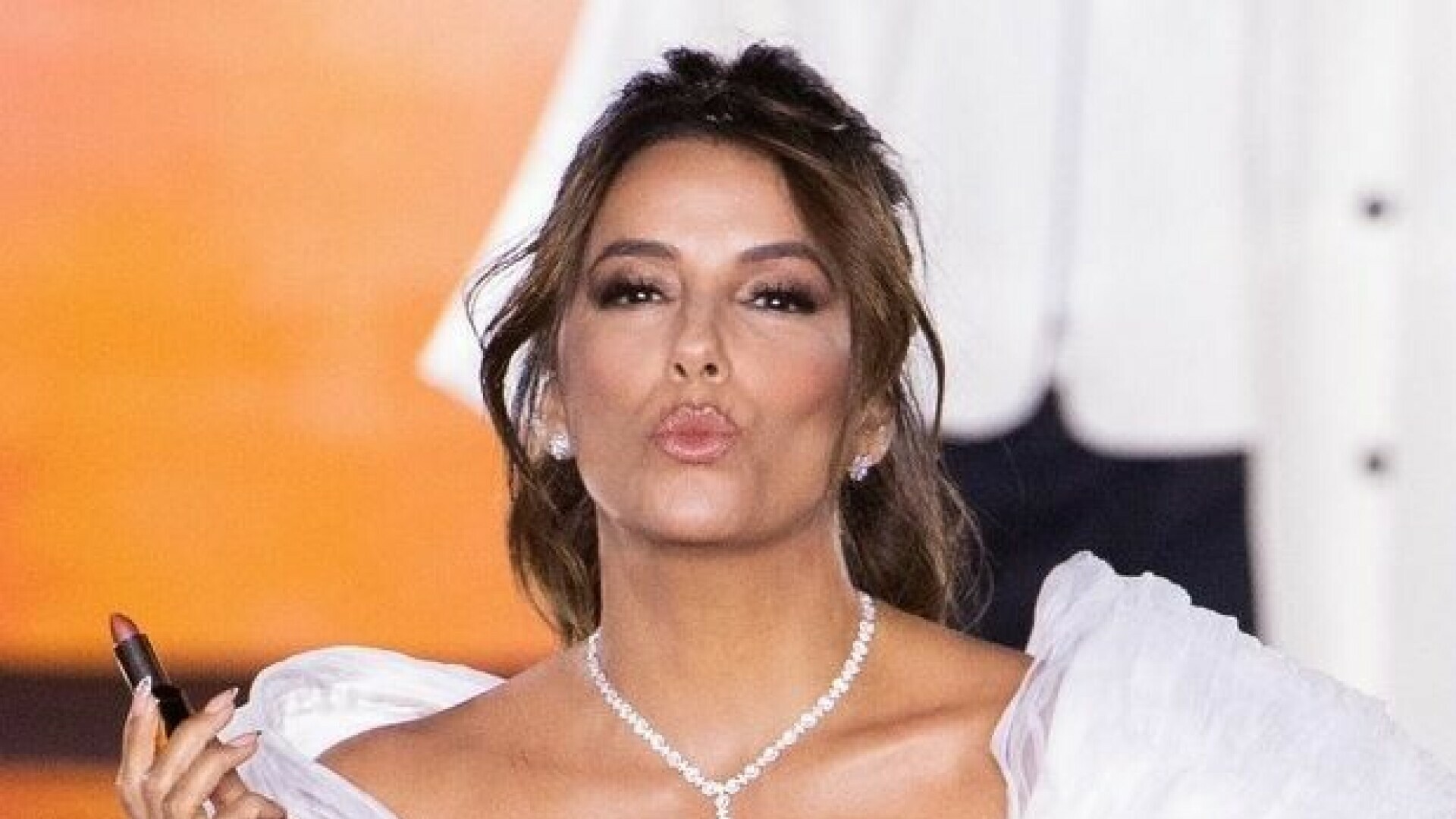 Ubojiti dekolte Eve Longorie sve je o čemu se priča s revije u Parizu ...