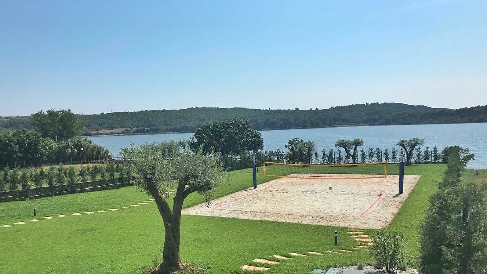 Ovako izgleda vila Stjepana Hausera, koju je izgradio tik do mora ...