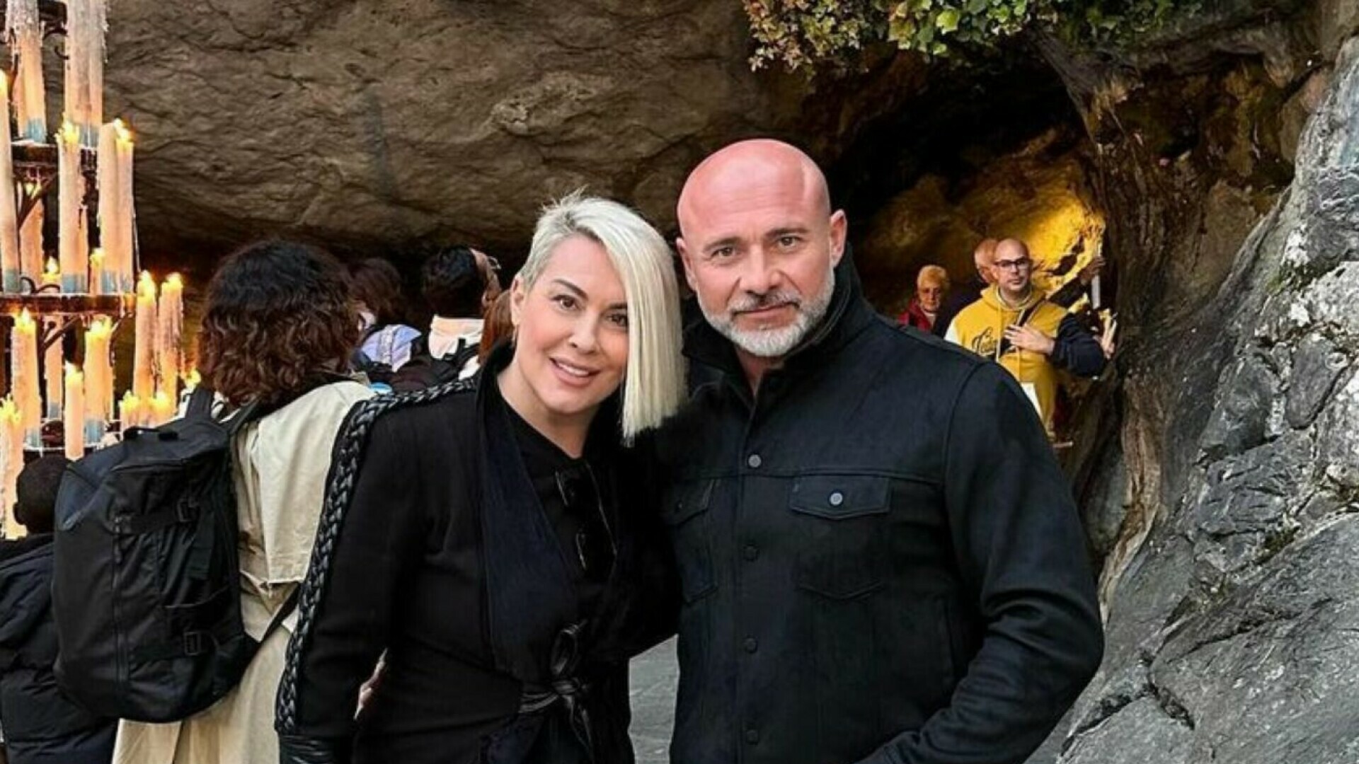 Indira sve zbunila objavom iz Lourdesa, tamo je s bivšim mužem: "Skupa ...