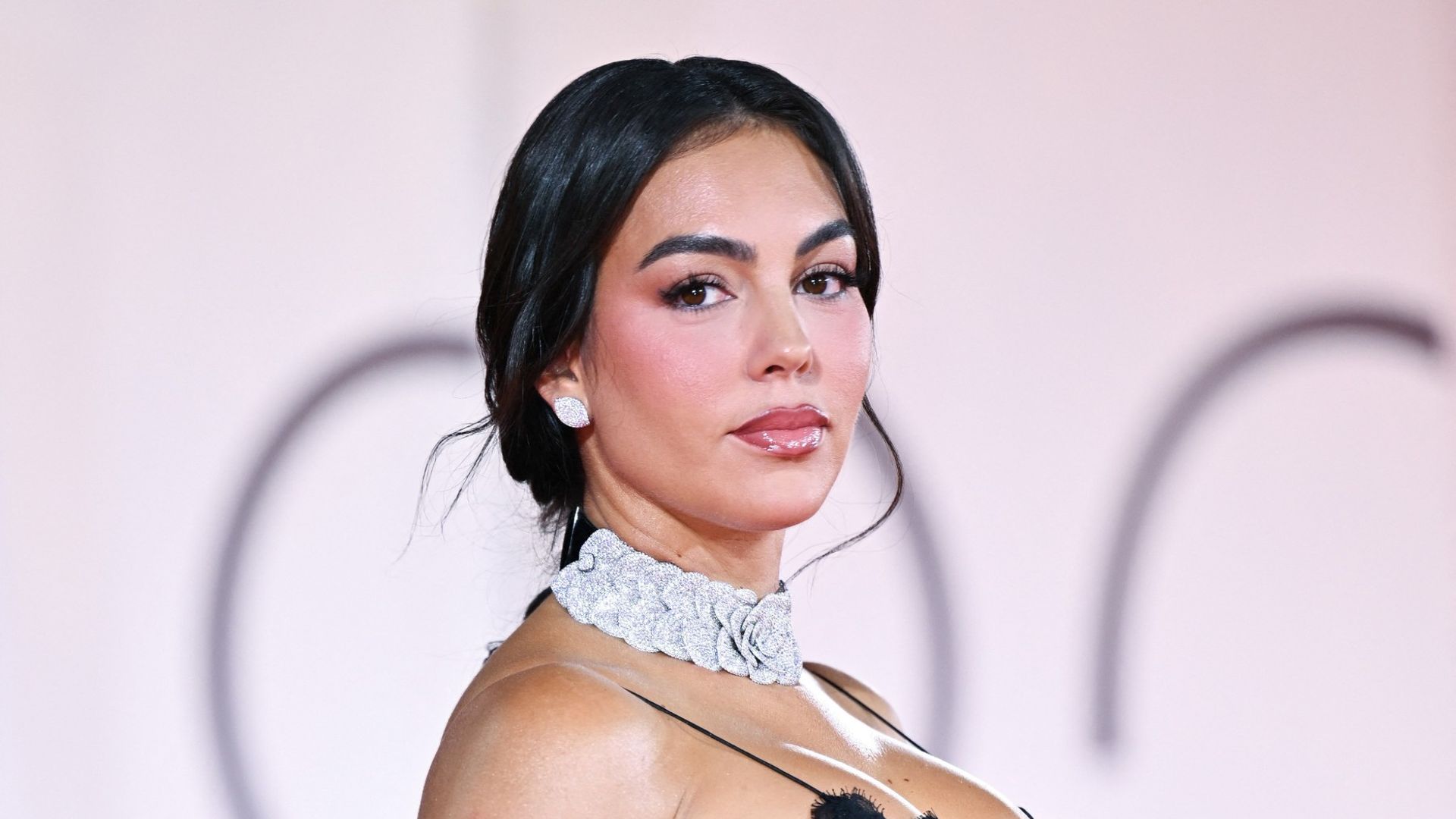 Georgina Rodriguez u izdanju koje je gotovo bez greške, jedan detalj ...