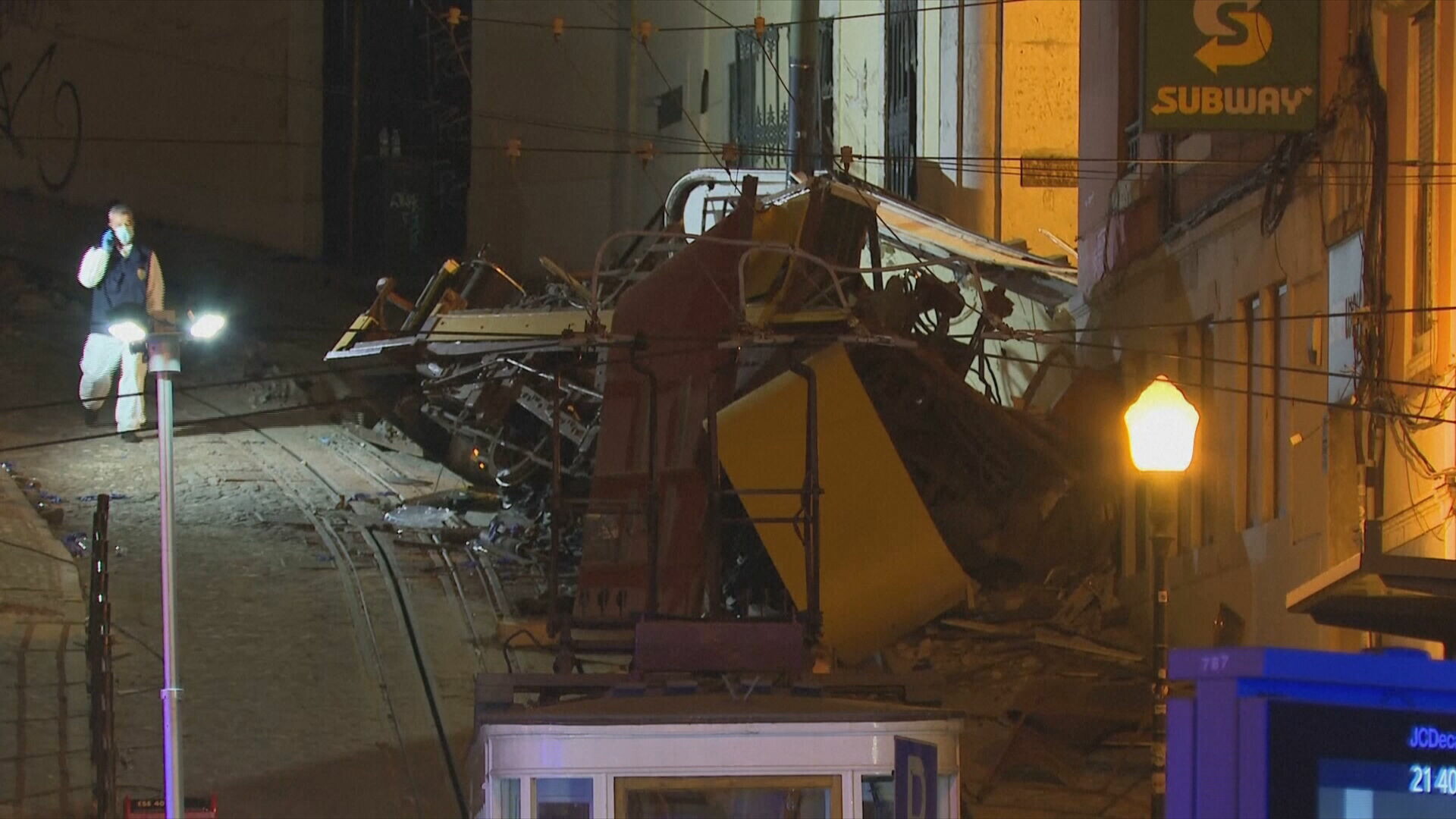 FOTO/VIDEO Najmanje 15 mrtvih u stravičnoj tragediji: "Pala je s ...