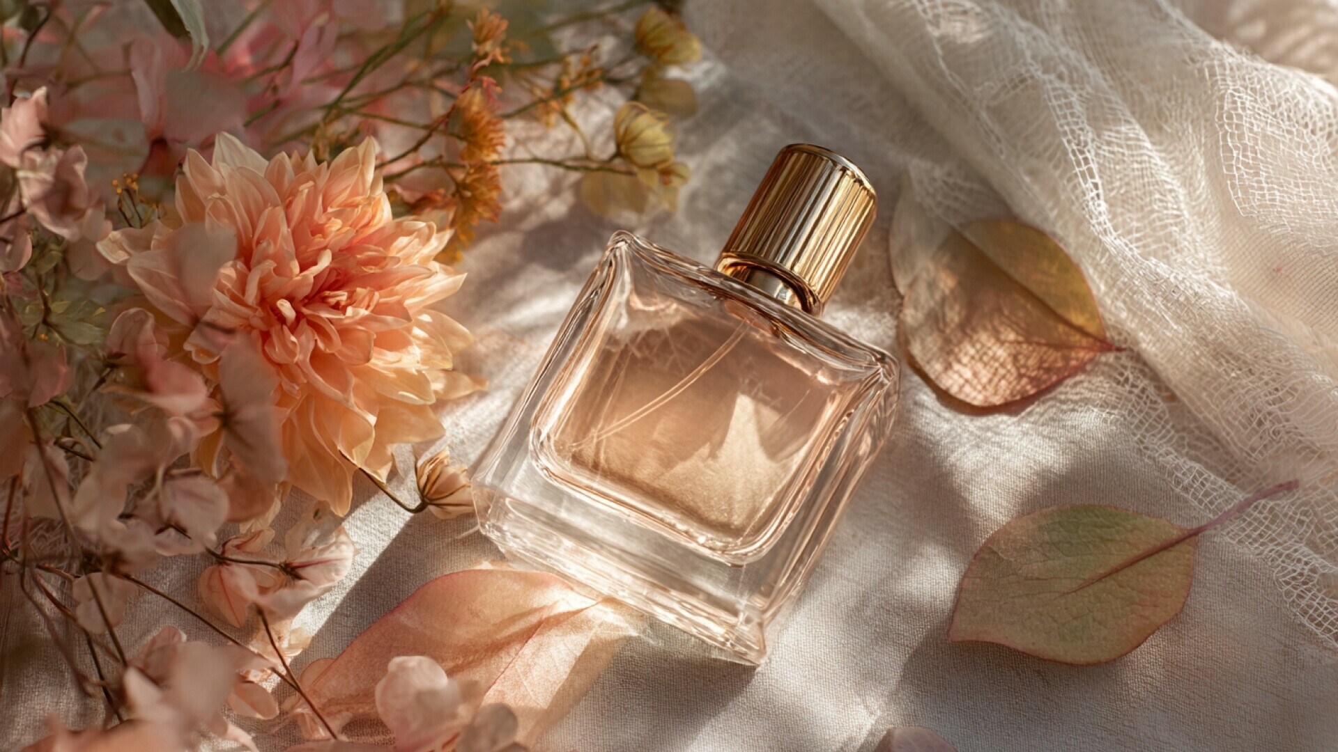 10 parfema koji savršeno spajaju ljeto i jesen