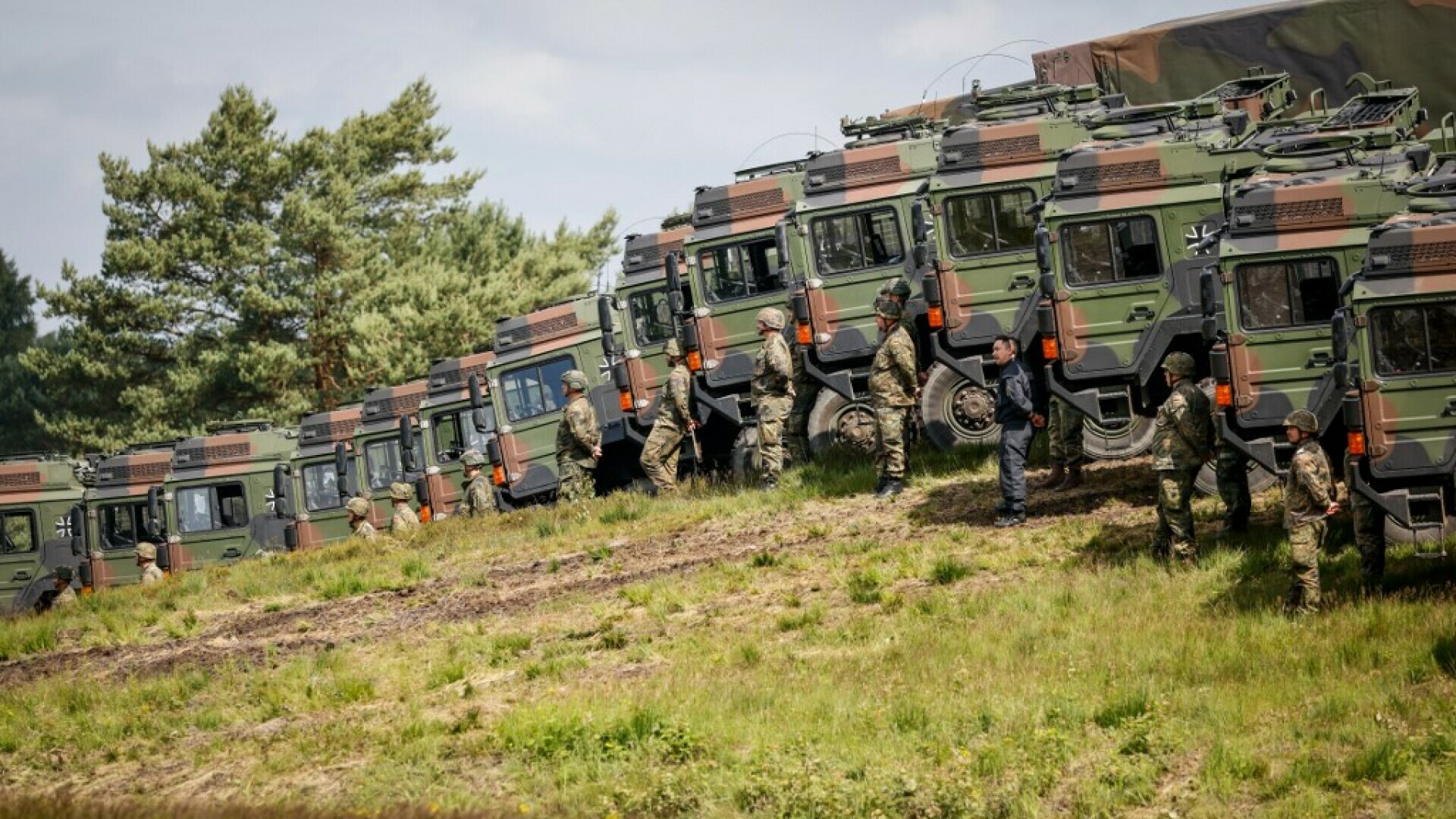 Njemačka šalje 1000 vojnih vozila na istok NATO-a, osniva se oklopna ...