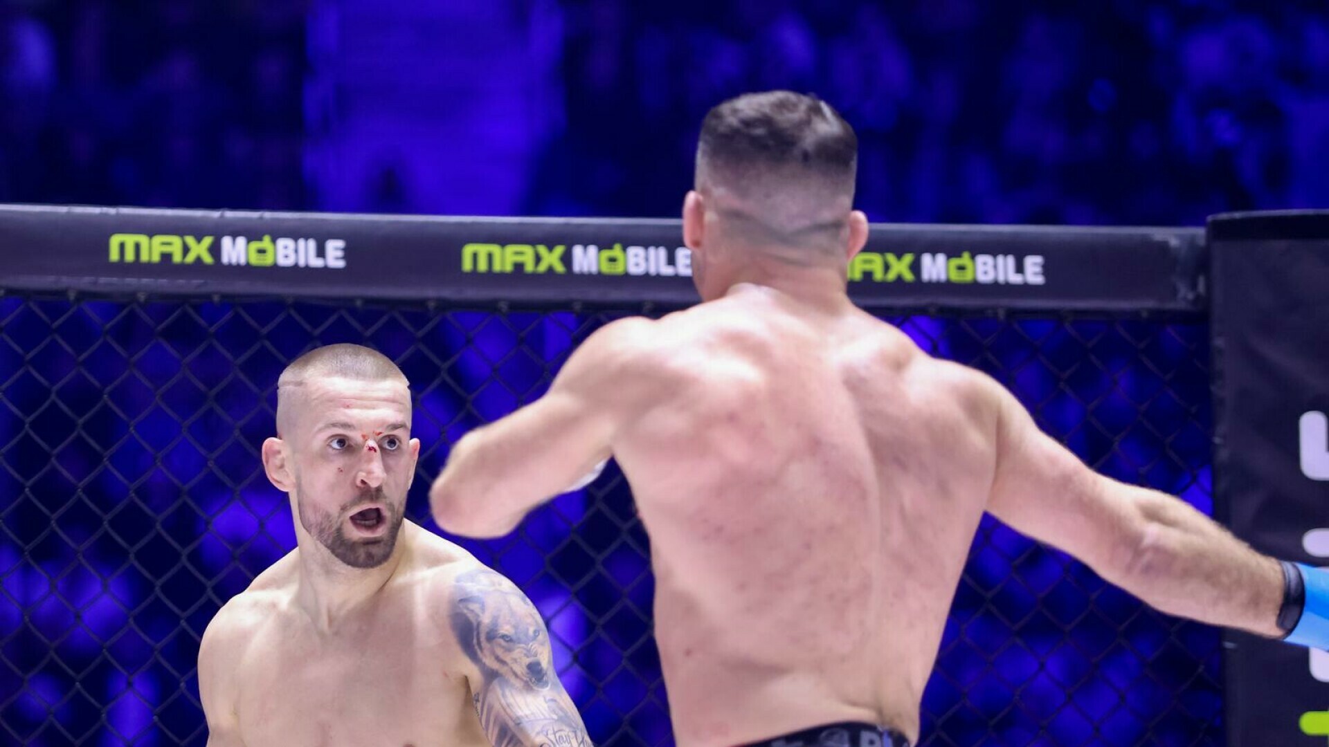 VIDEO Sičaja do pojasa jednim od najboljih nokauta u FNC-u: Sijevnulo leteće koljeno!