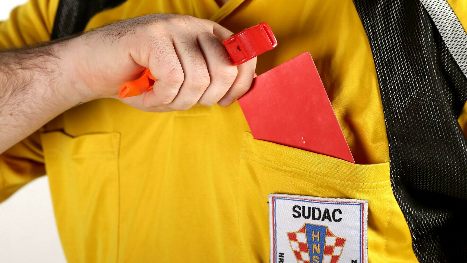 VIDEO Je li ovo moguće?! Pogledajte zbog čega je hrvatski niželigaški sudac dao crveni karton