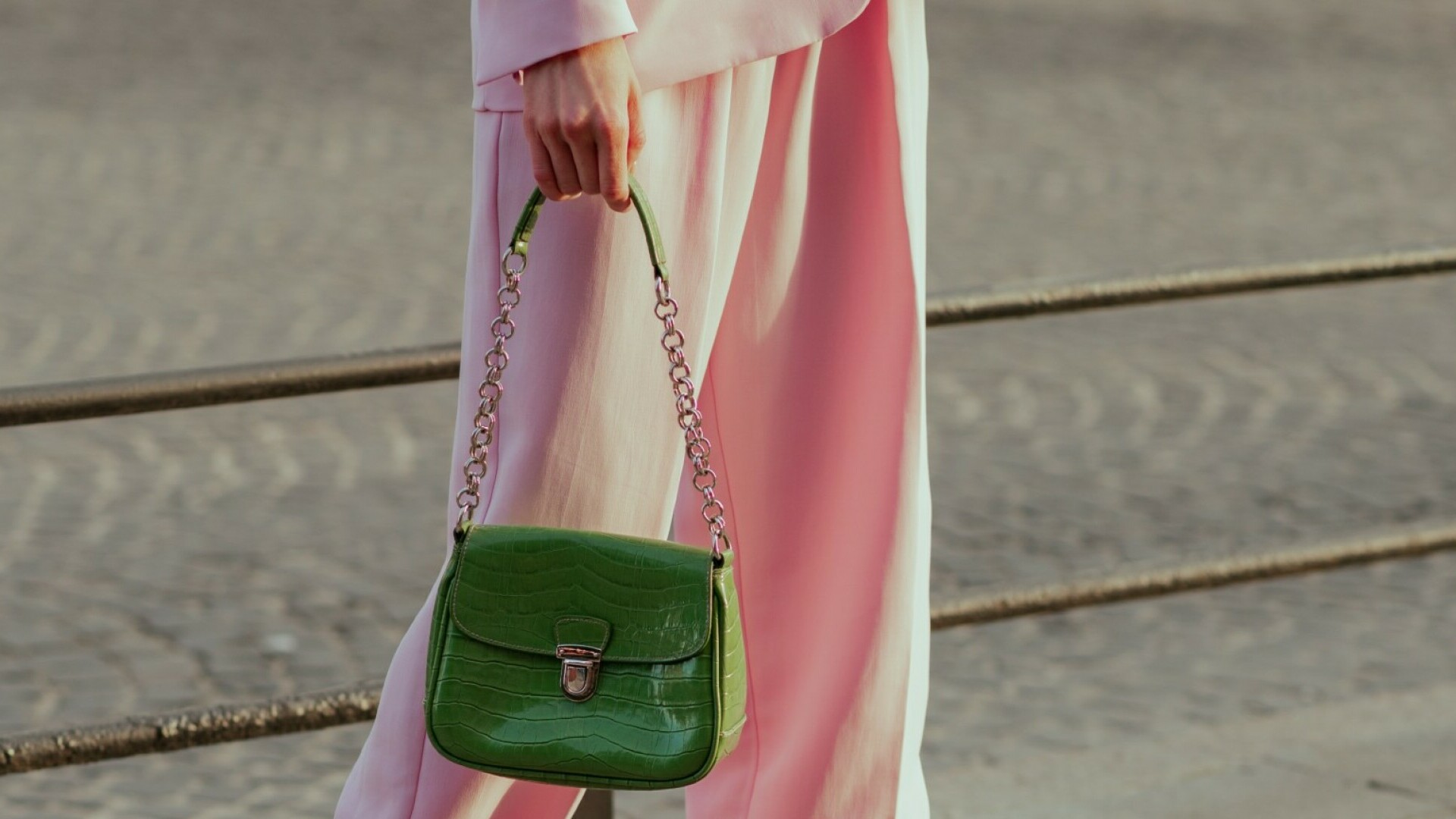 Široke su, ugodne za nošenje, ali... Ovaj model hlača uvijek podijeli ...