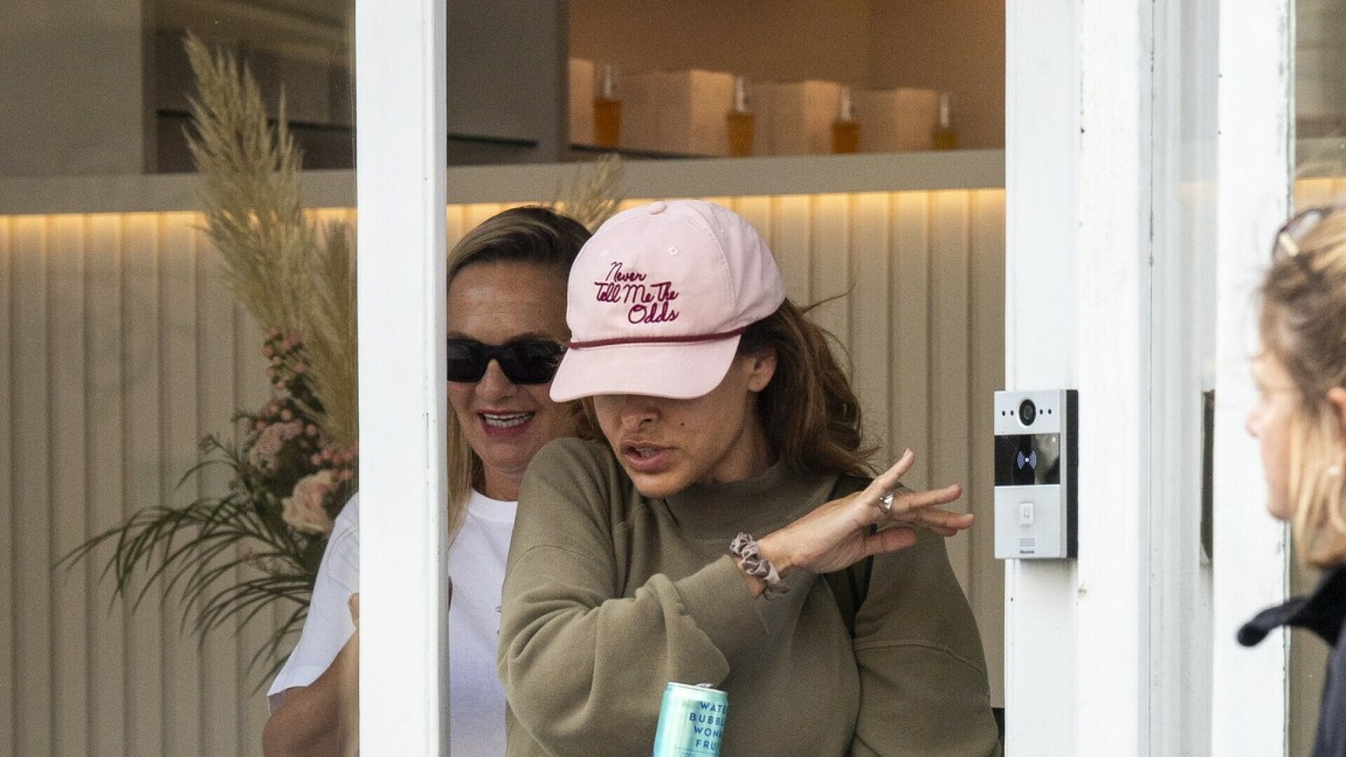 Poslije udaje za miljenika žena povukla se iz javnosti, ali fotografima ...