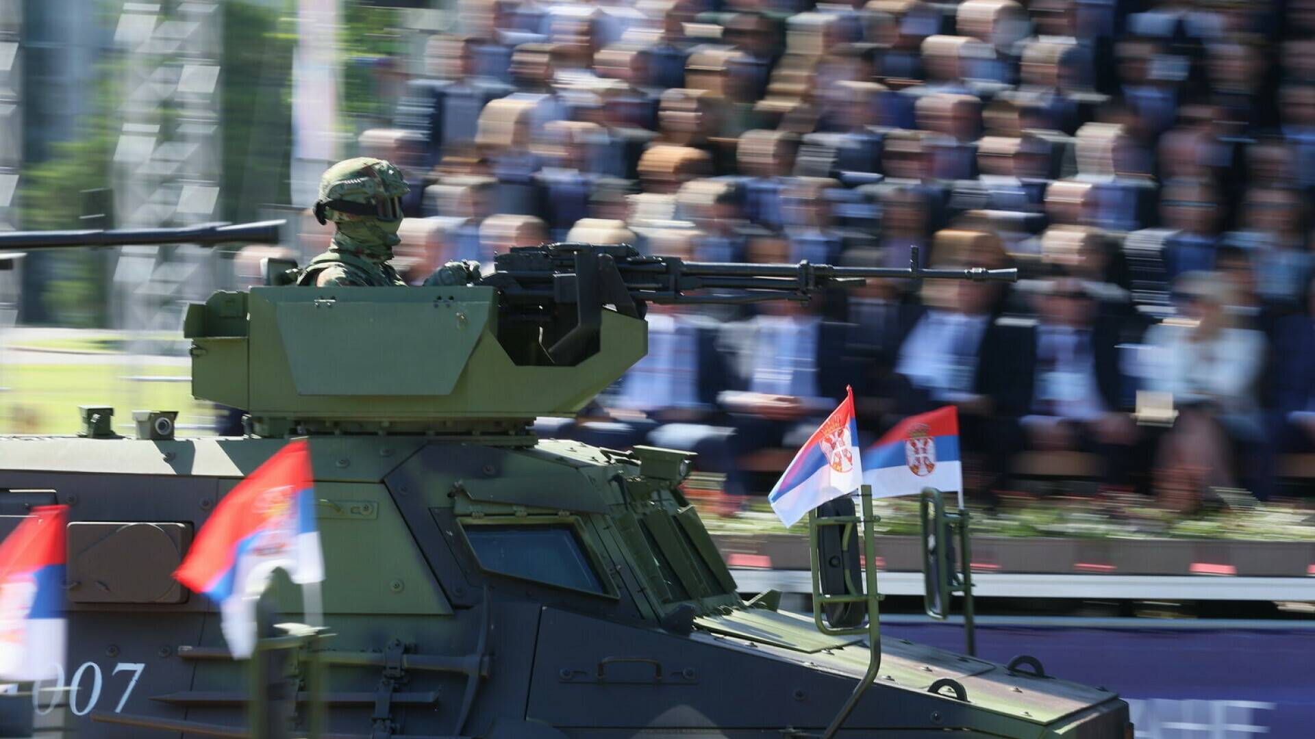 FOTO/VIDEO Kaos u Beogradu: Poznati glumac na paradi, a građani i ...